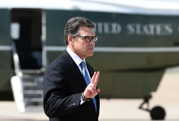 Republican First Round Pits Paul Against Perry - Bloomberg