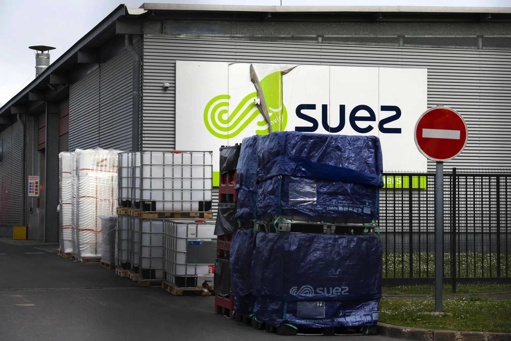 Veolia Gains After Winning European Approval for Suez Takeover - Bloomberg