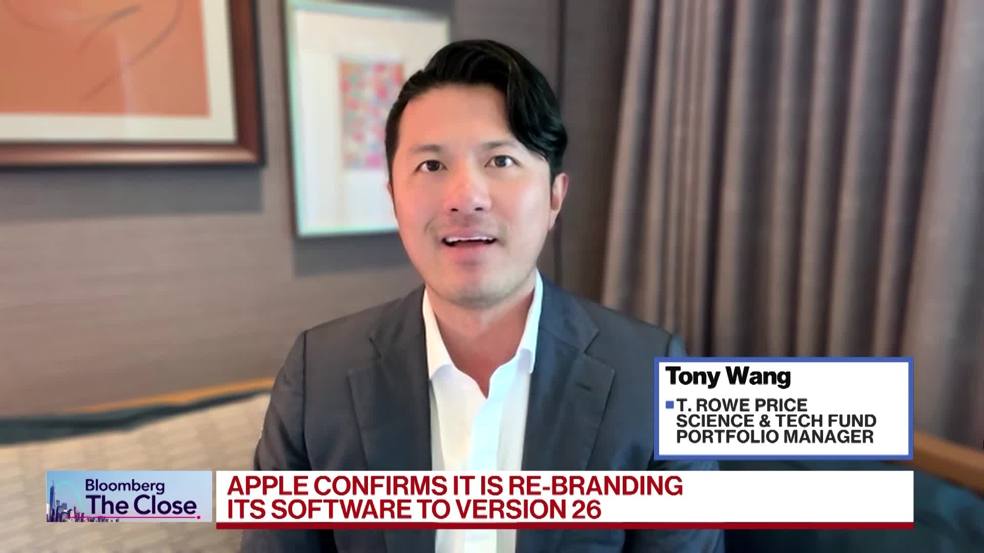 Watch Apple Should Encourage AI Apps, Portfolio Manager Says - Bloomberg