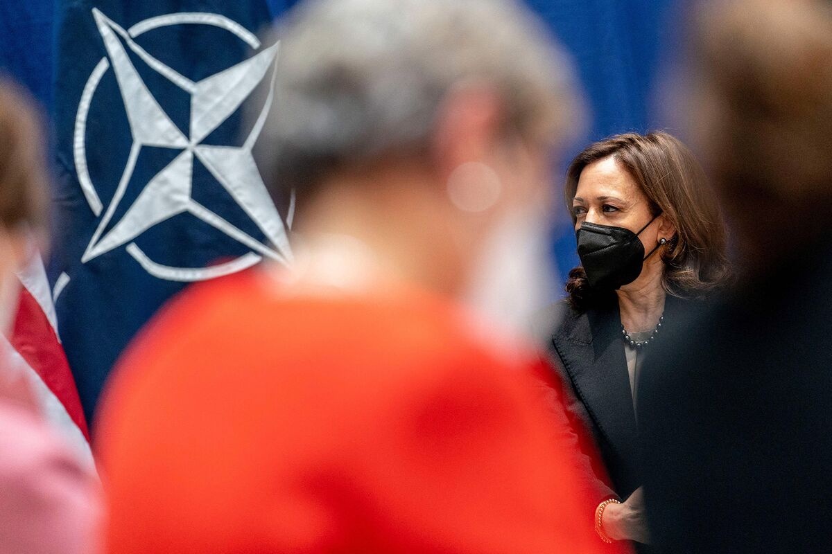 Harris Says U.S. Convinced Putin Has Mind Made Up on Ukraine - Bloomberg