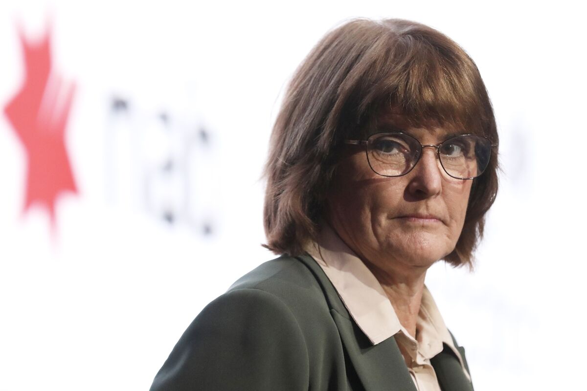 RBA Staff ‘Feeling the Weight’ of AI, Tech Shift, Governor Says - Bloomberg