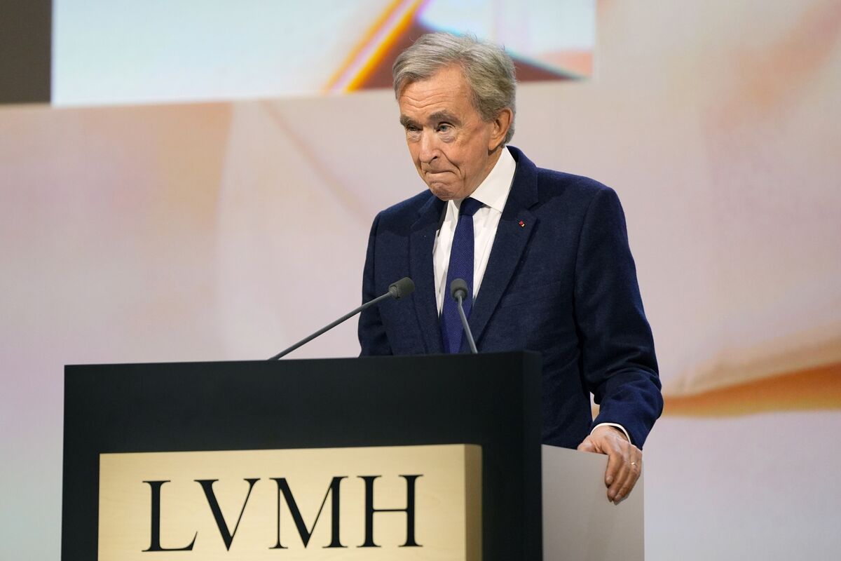 LVMH、アルノーCEOの巨大帝国に揺らぎ－中国失速や米国関税で - Bloomberg