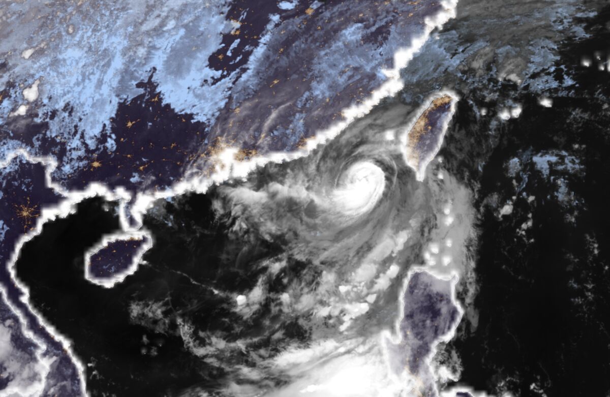 Typhoon Koinu: Hong Kong Issues Alert as Storm Nears Taiwan - Bloomberg