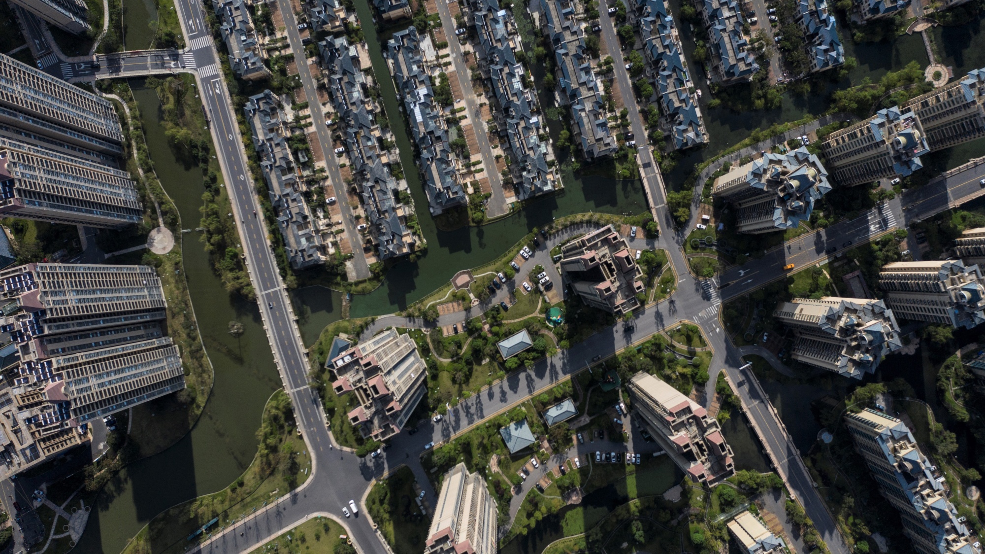 China Oversees Evergrande Accounts to Ensure Housing Gets Built - Bloomberg