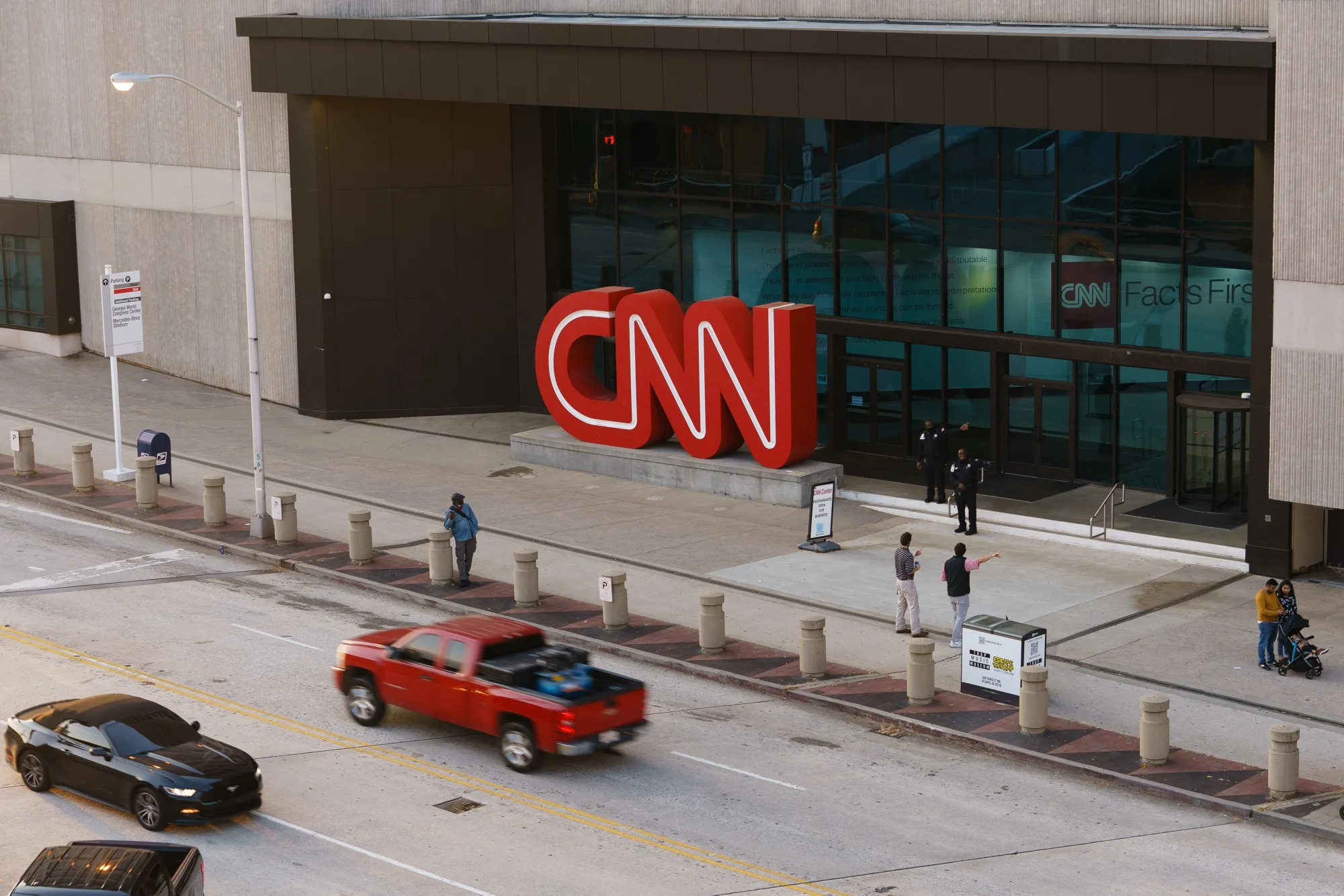 Trump Will Ask Supreme Court to Revive $475 Million CNN Suit - Bloomberg
