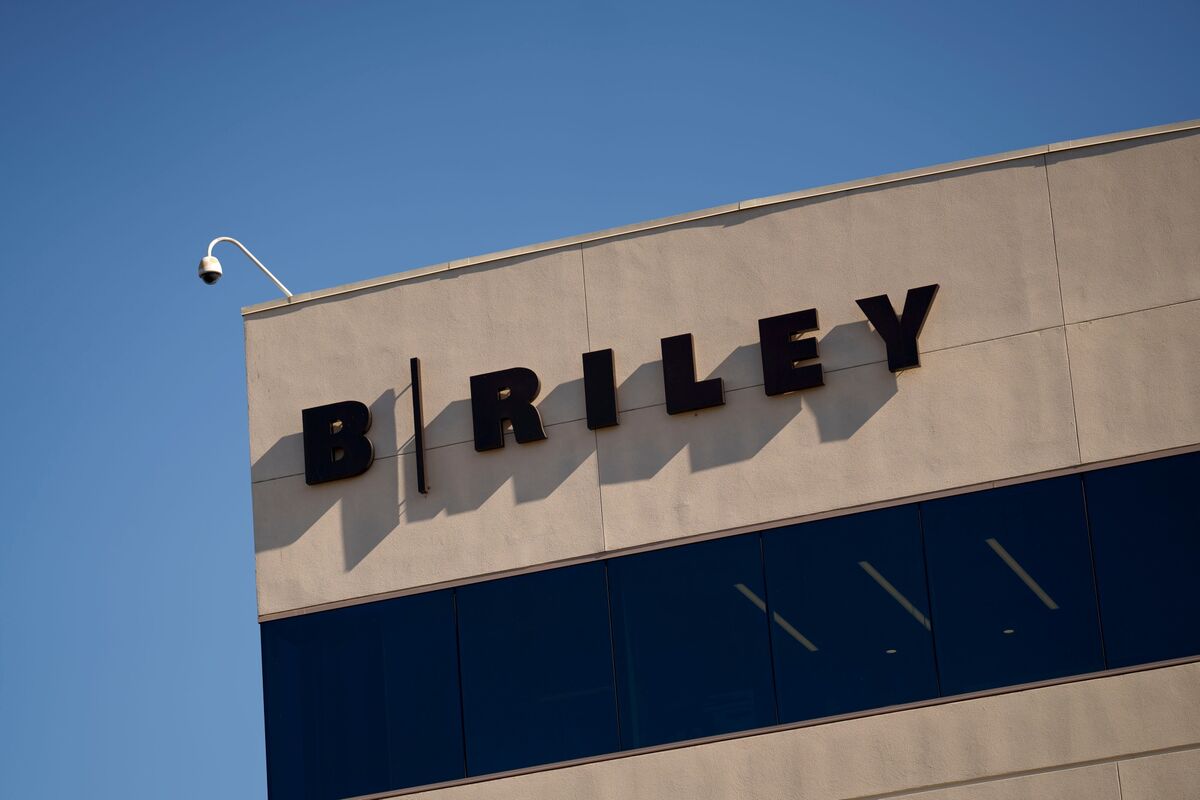 SEC Probes B. Riley Loan to Founder, Franchise Group Deals - Bloomberg