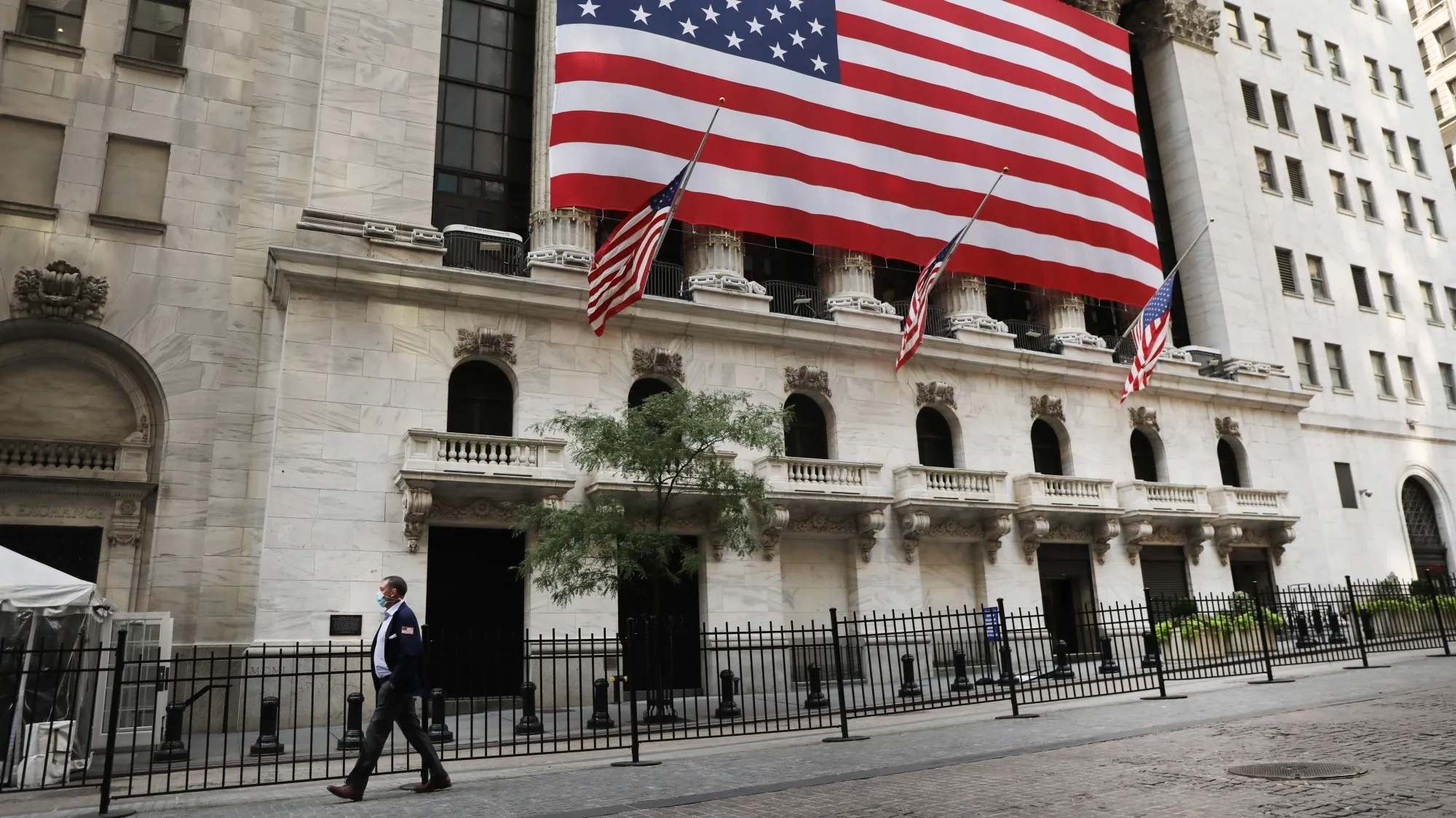 Watch Wall Street Bonuses to Grow for First Time Since 2021 - Bloomberg