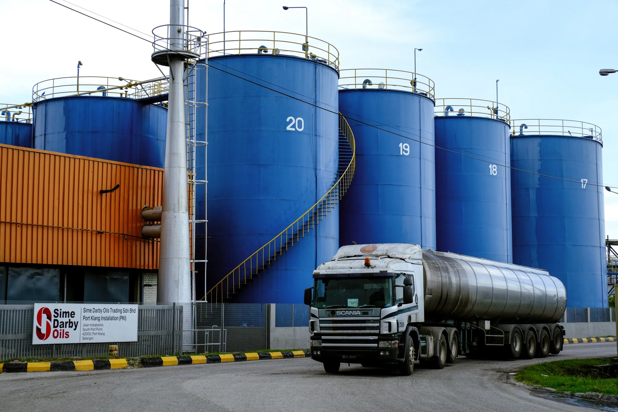 Dirty-Fuel Hoarding Begins Early in Asia as Gas Woes Deepen - Bloomberg