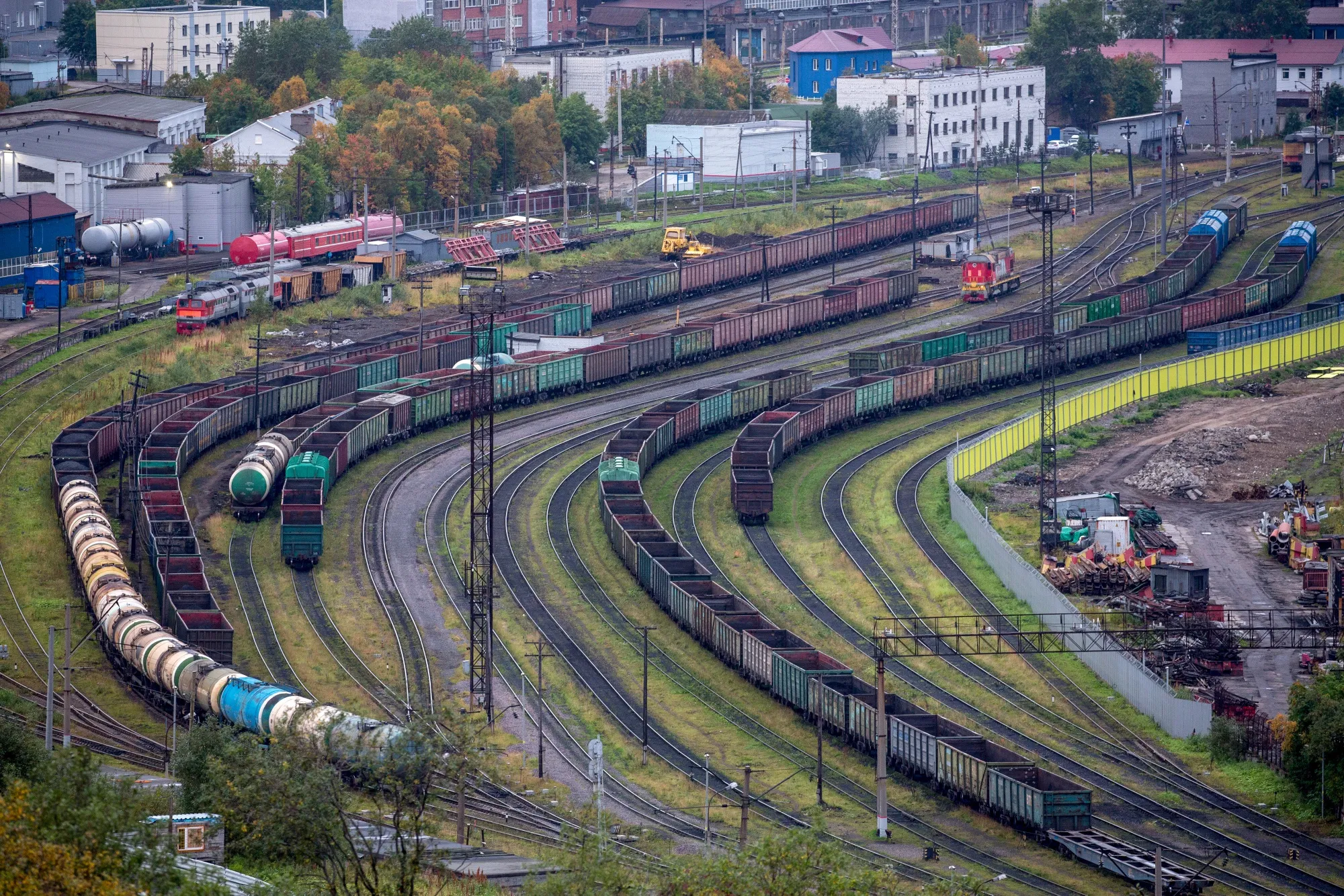 Eu Says Sanctioned Russian Goods Can Transit Bloc Via Train Bloomberg