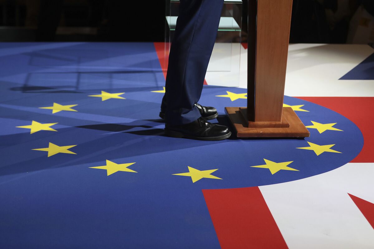 Brexit Begins to Bite as Workers Turn to Voting With Feet - Bloomberg