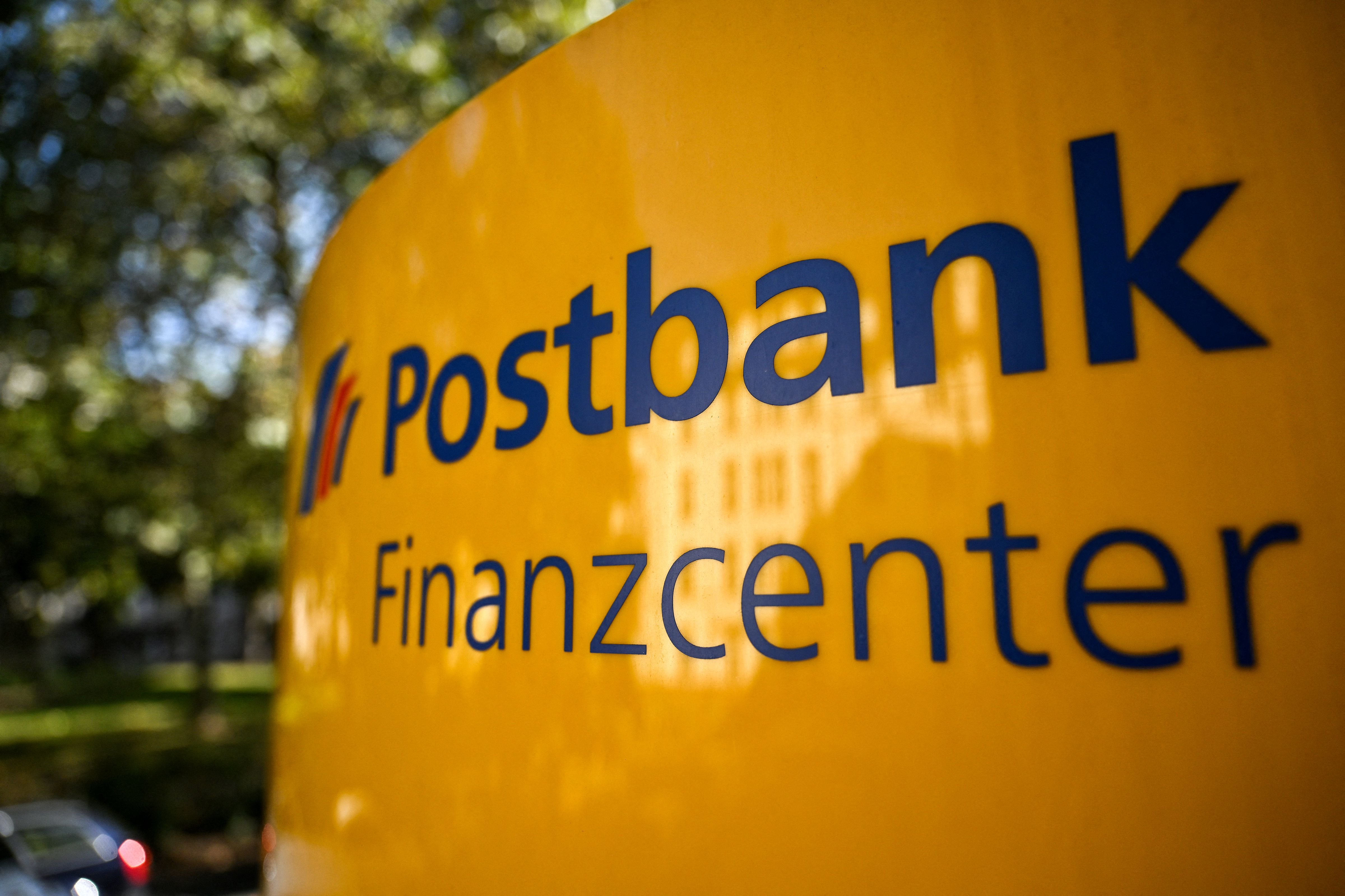 Deutsche Bank’s Postbank Faces Demand for 15.5% Pay Increase - Bloomberg