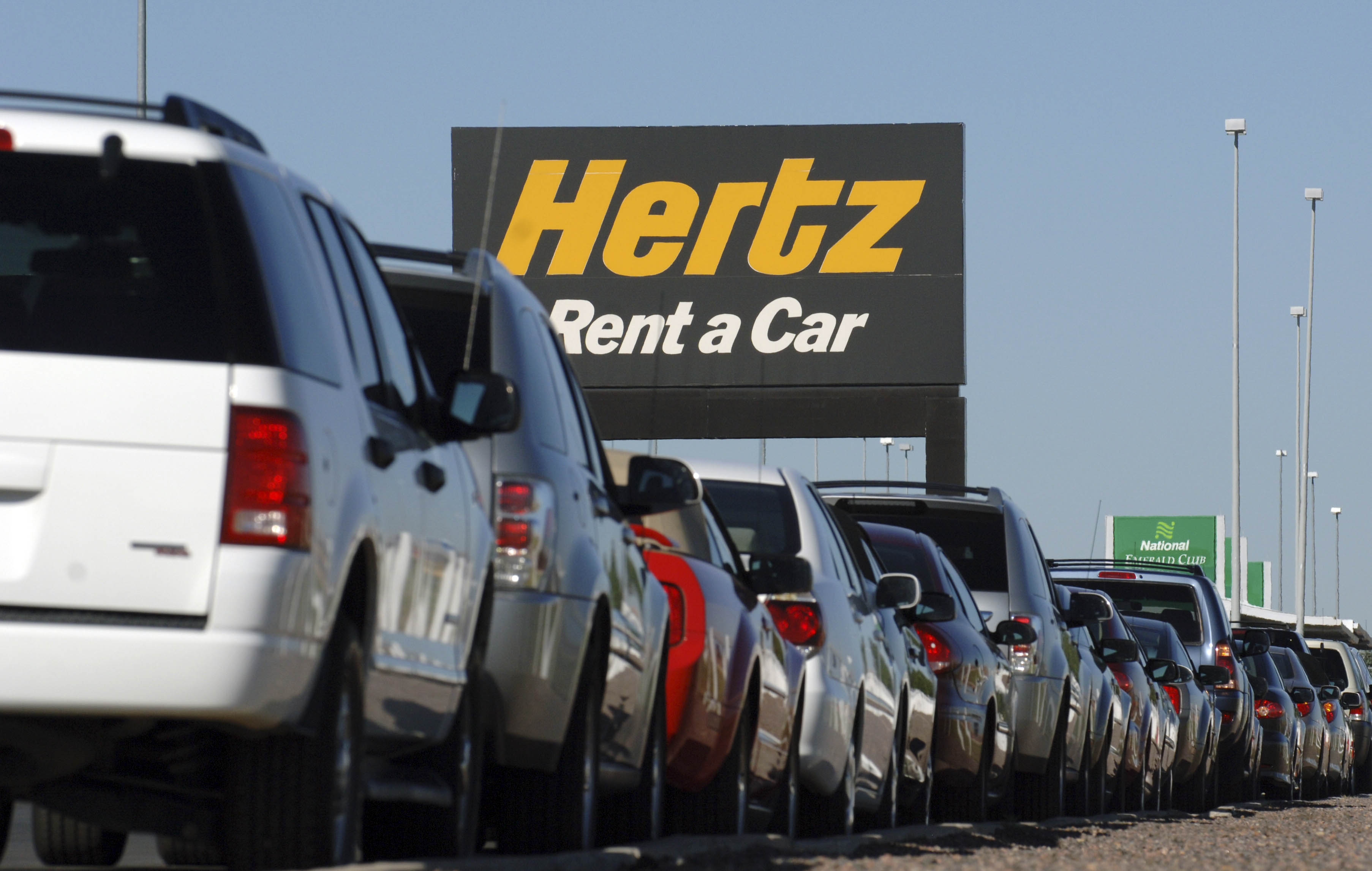 Hertz Falls As Analyst Says Revoked Bond Deal Risks Default Bloomberg