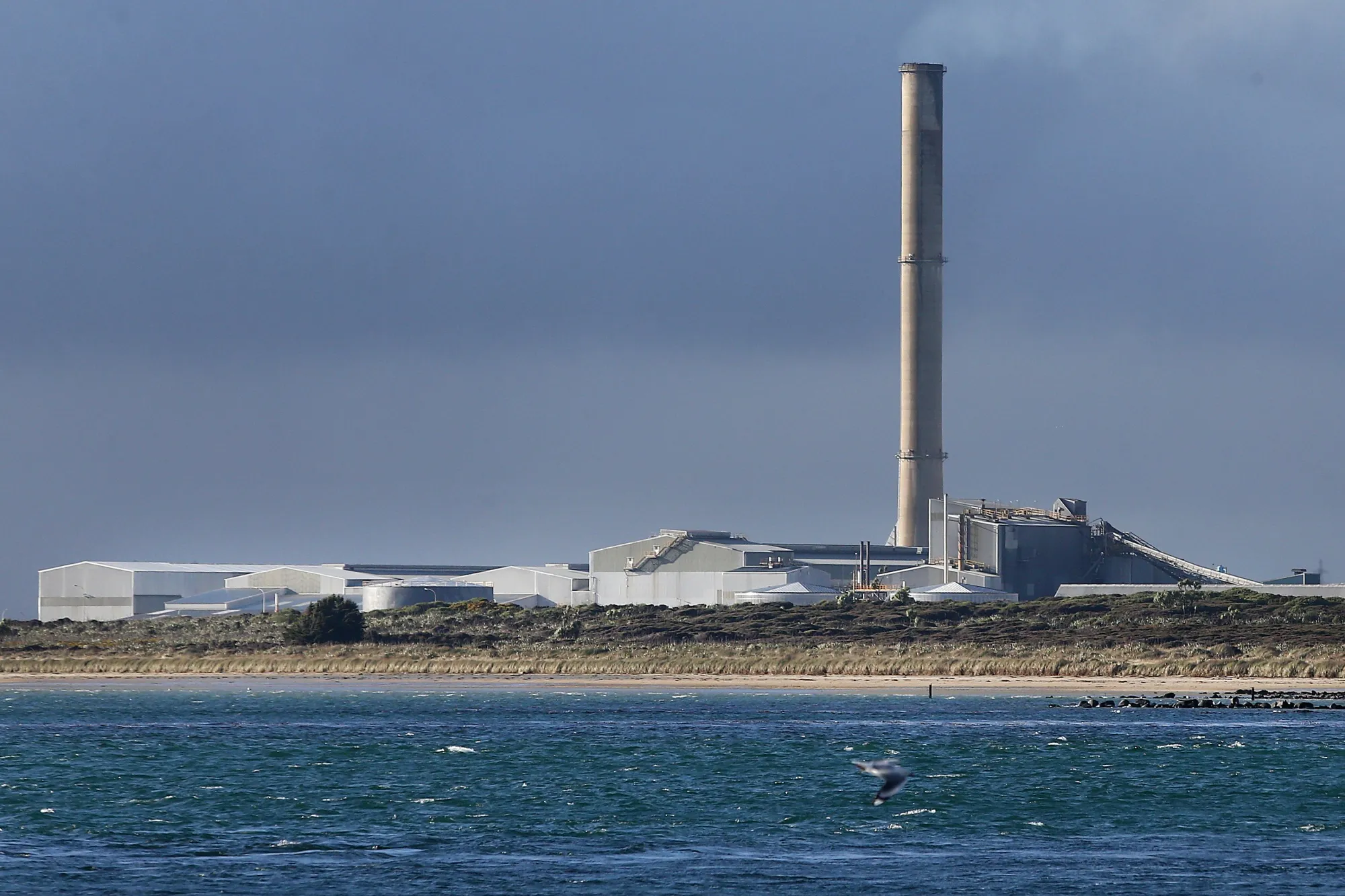 Rio to Keep New Zealand Aluminum Smelter Open After Power Deals - Bloomberg