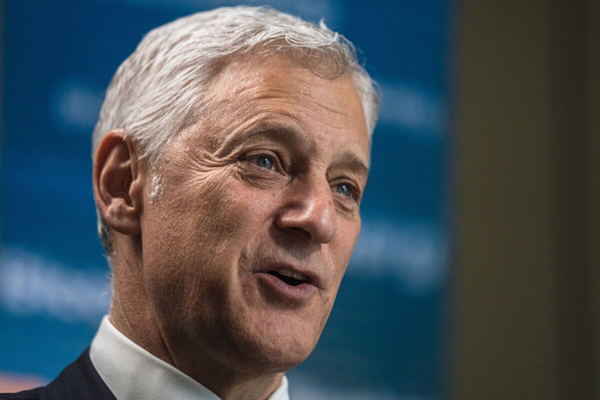 StanChart CEO Says Regulators Were Unprepared for Banking Crisis ...