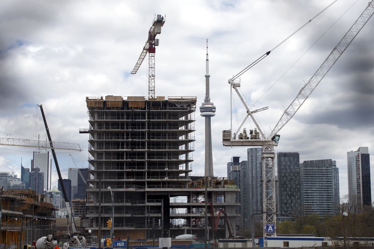 Toronto Condo Starts Hit 30-Year High to Lead Canada Home Surge - Bloomberg