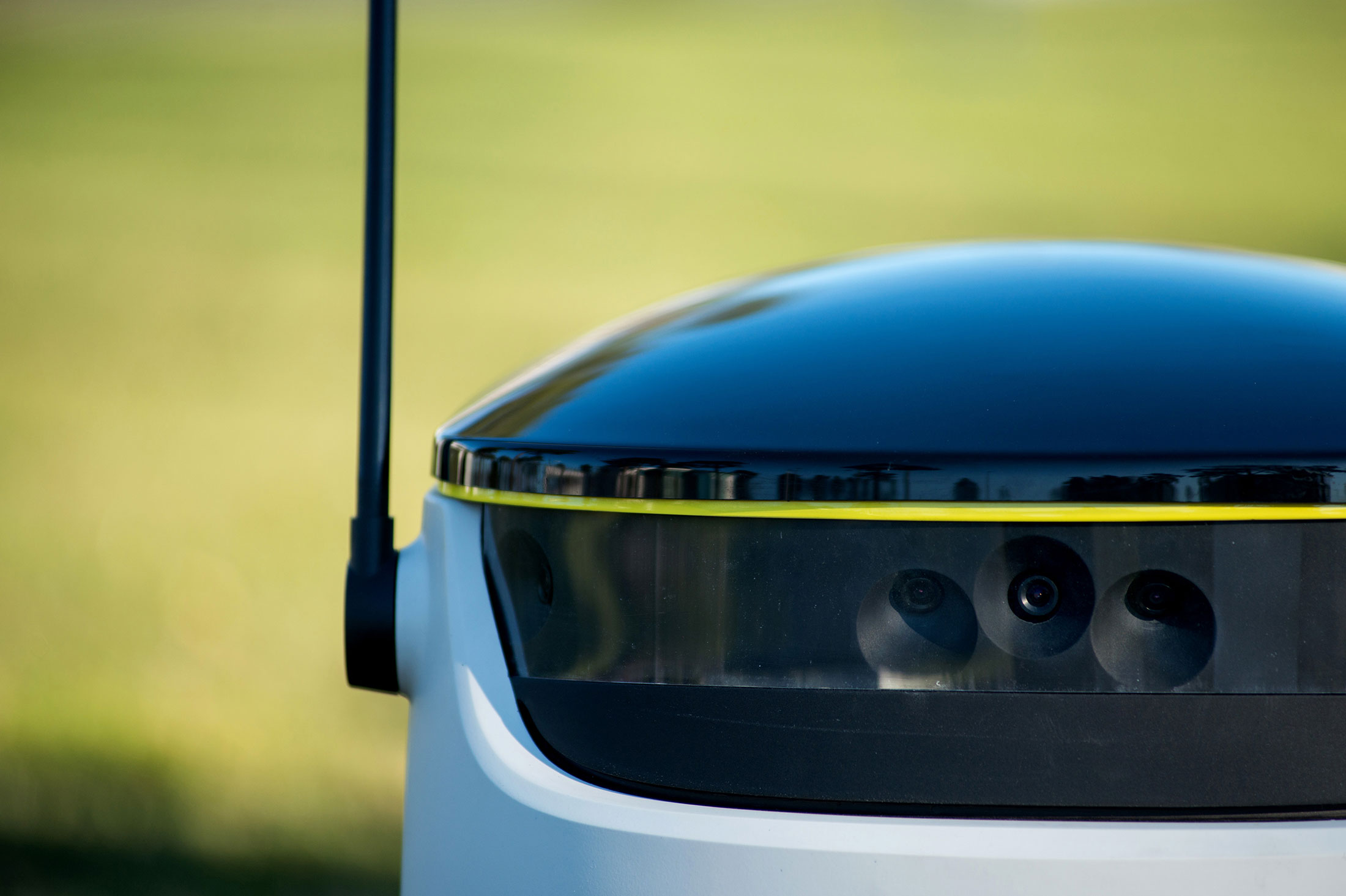 Autonomous Robots to Begin Delivering Food and Parcels in Europe ...