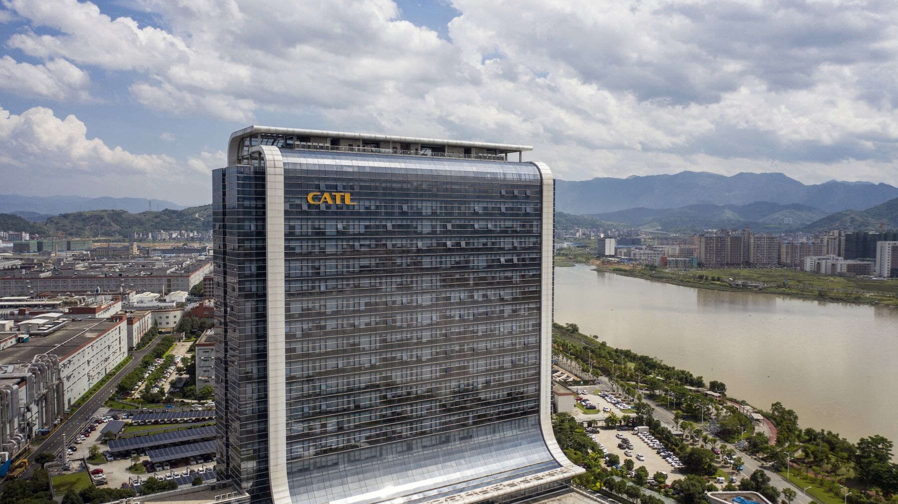 Billionaire Vice Chairman of China Battery Giant CATL Resigns - Bloomberg