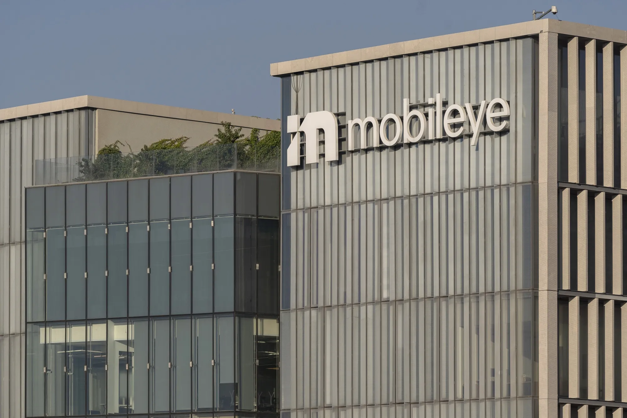 Lyft Teams With Mobileye in Series of Autonomous Driving Deals - Bloomberg