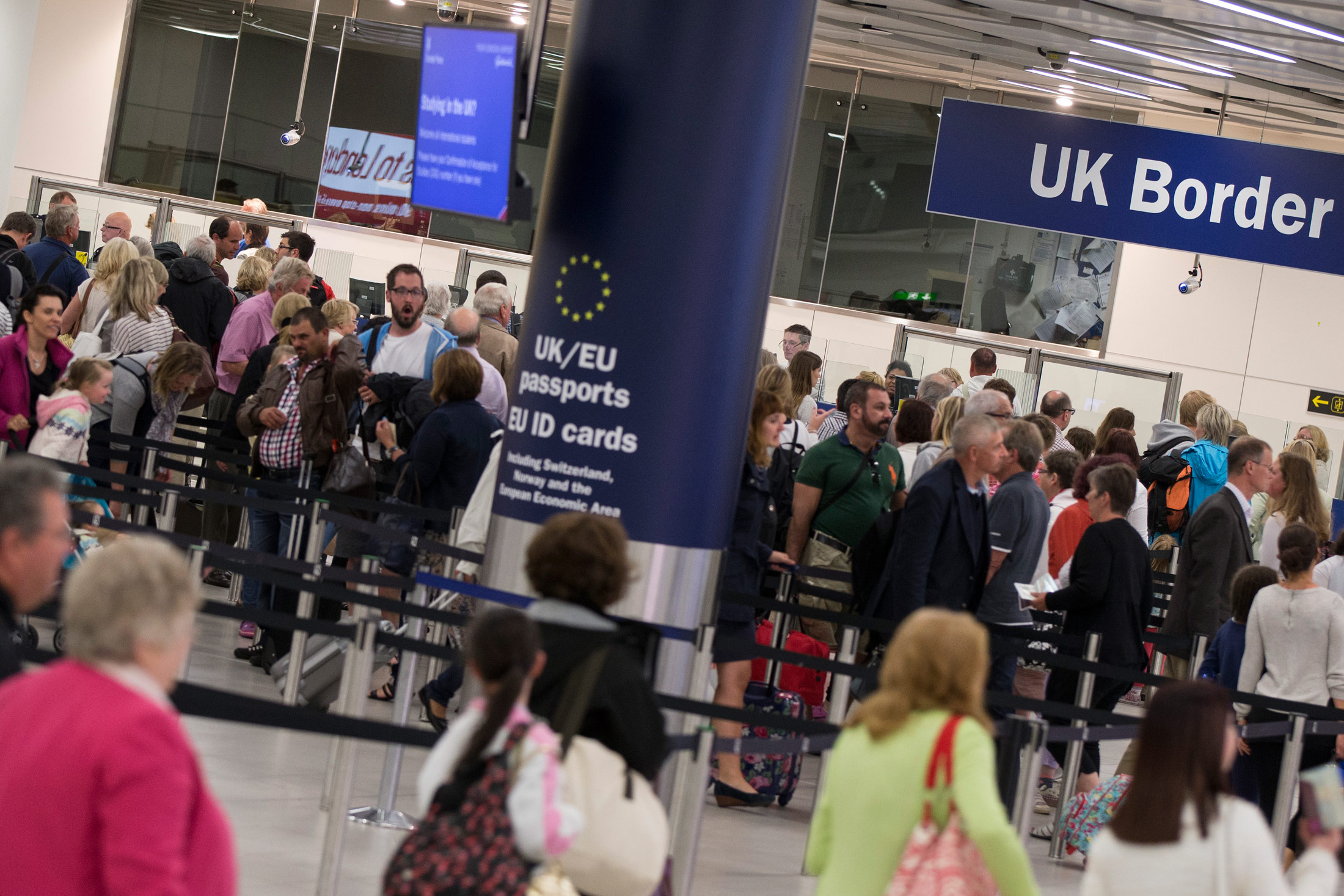 Brexit Hasn’t Dispelled Concerns Over U.K. Immigration Control - Bloomberg