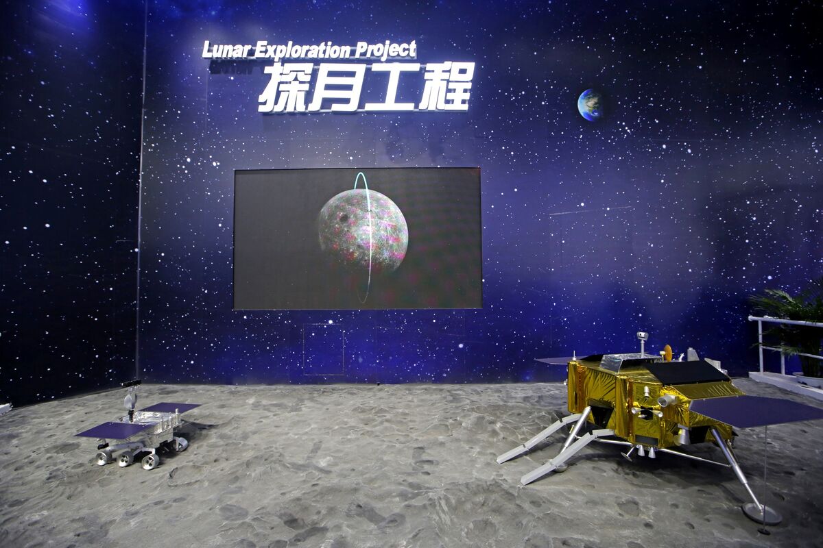 China Lunar Probe Will Be First to Explore Far Side of the Moon - Bloomberg