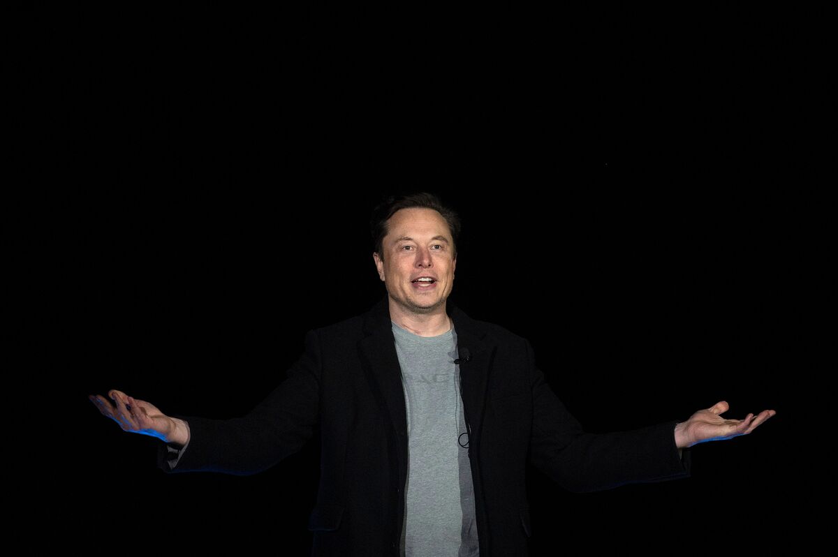 Elon Musk and Twitter Are a Bad Match - Bloomberg