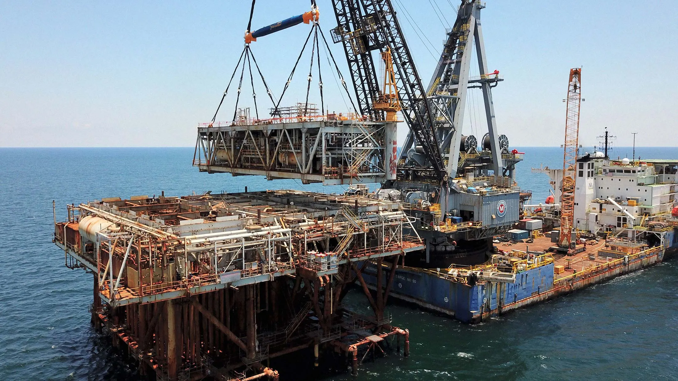 How an ExxonMobil Offshore Oil Rig Became an Artificial Reef - Bloomberg
