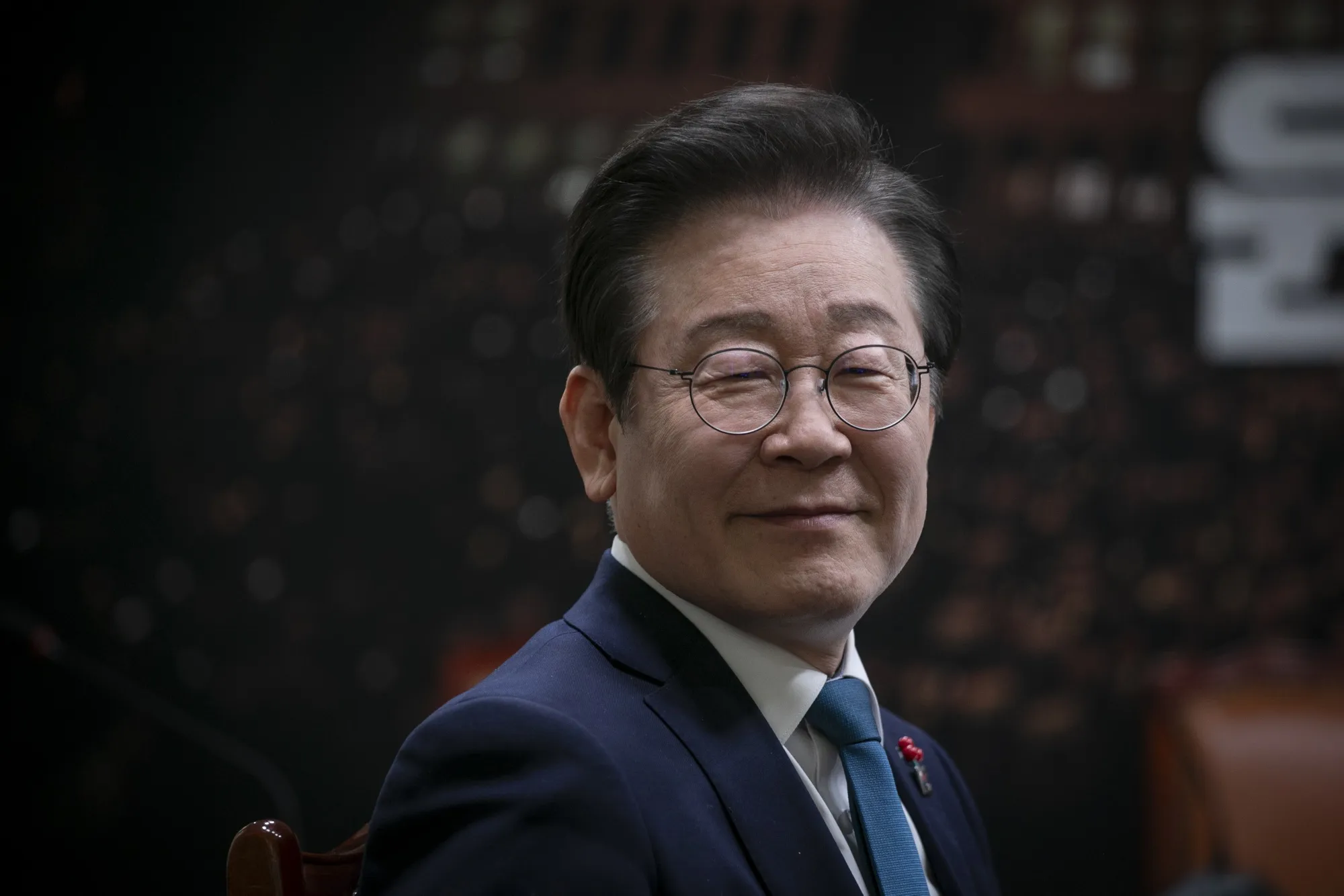 South Korea’s Political Turmoil Raises Support for Yoon’s Rival - Bloomberg