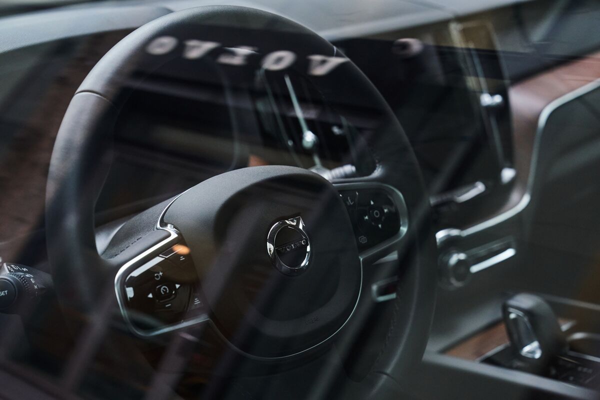 Volvo Car (VOLCARB) Walks Back Sales Growth Target on Weaker Auto ...