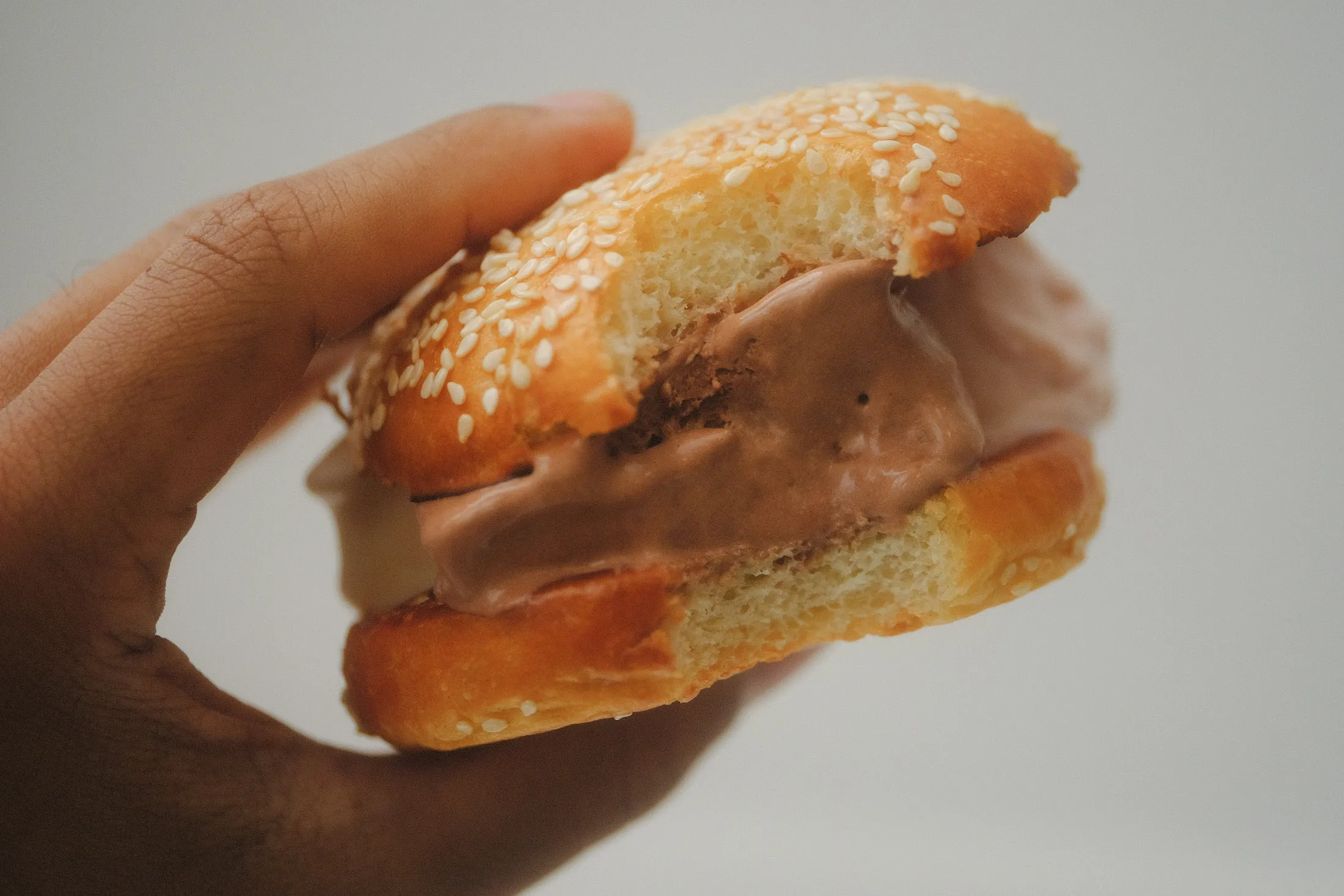 An Ice Cream Burger Is the Tastiest Way to Keep Cool Right Now - Bloomberg
