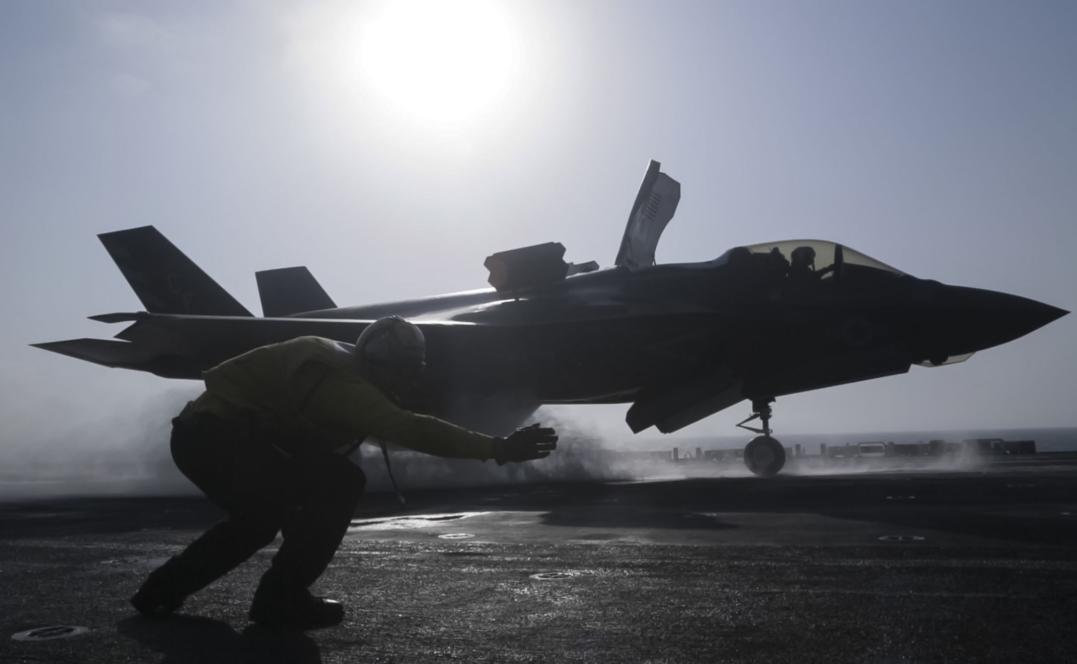 Lockheed's Troubled F-35 Grounded by Pentagon After First Crash - Bloomberg