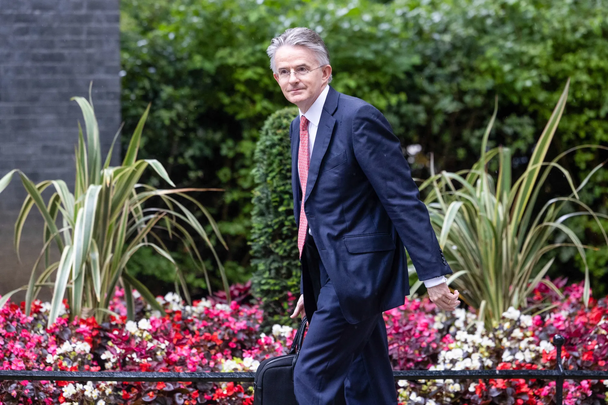 UK’s National Wealth Fund Chief John Flint Plans to Step Down - Bloomberg