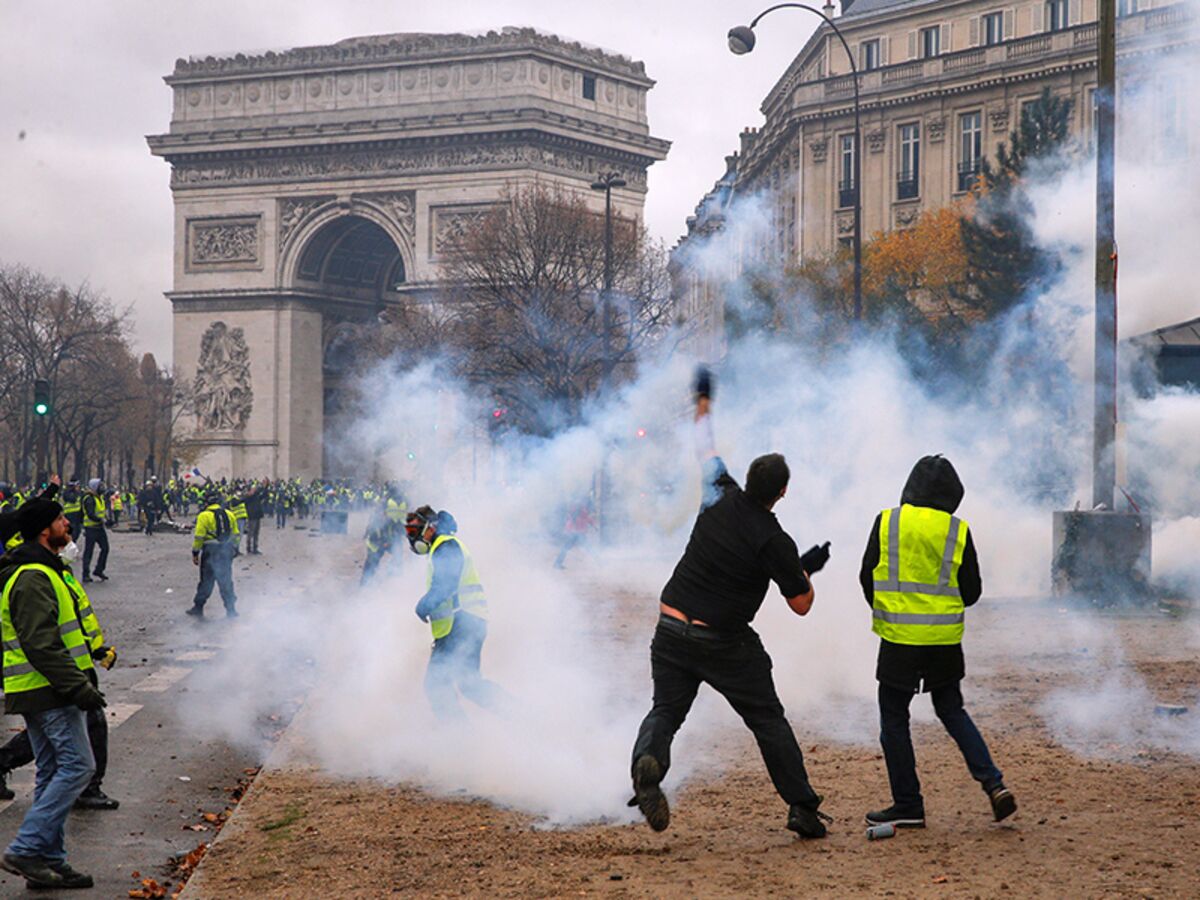 In Pictures: French Rioters Return to Streets to Protest Macron - Bloomberg