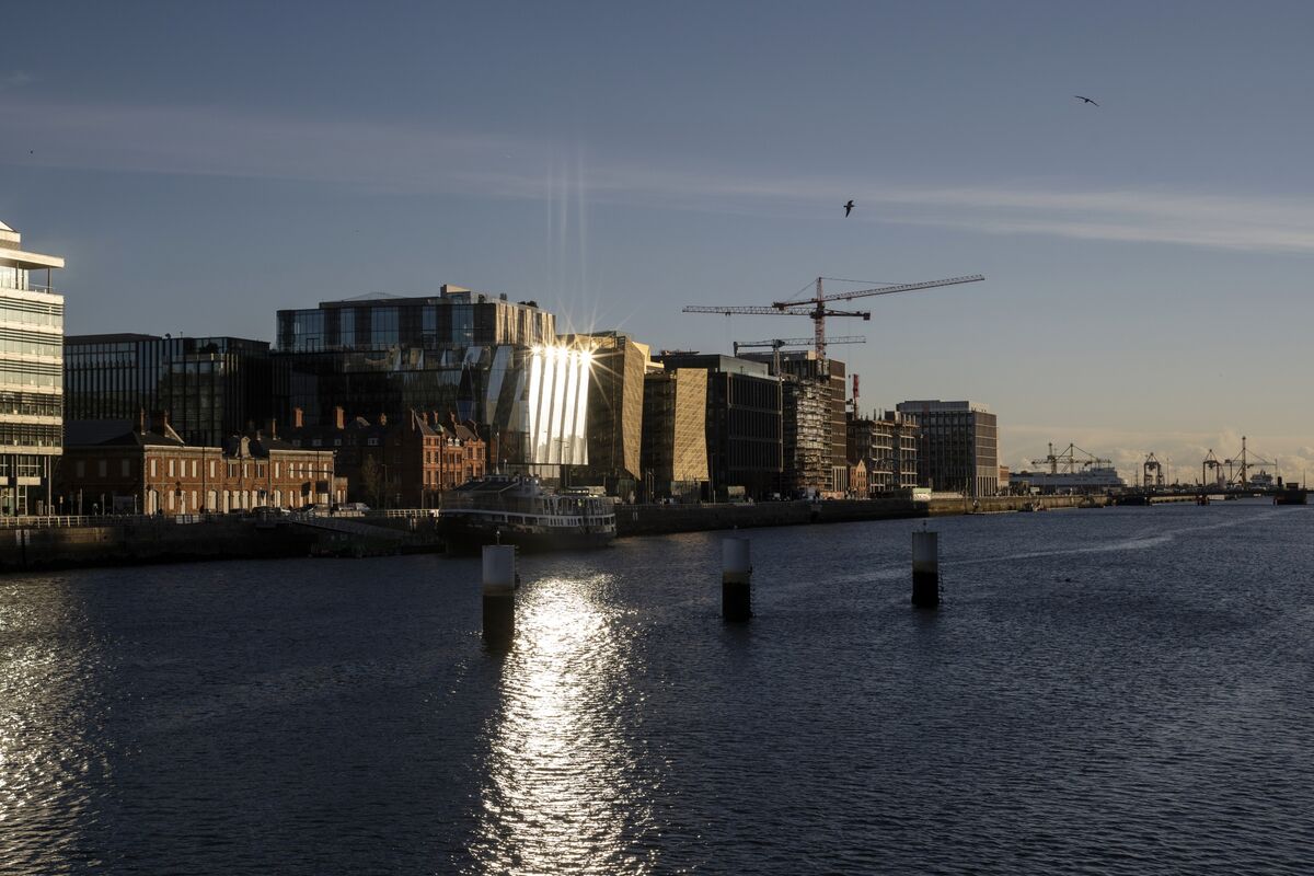 Irish GDP Falls 12% in First Quarter on Multinational Sector - Bloomberg