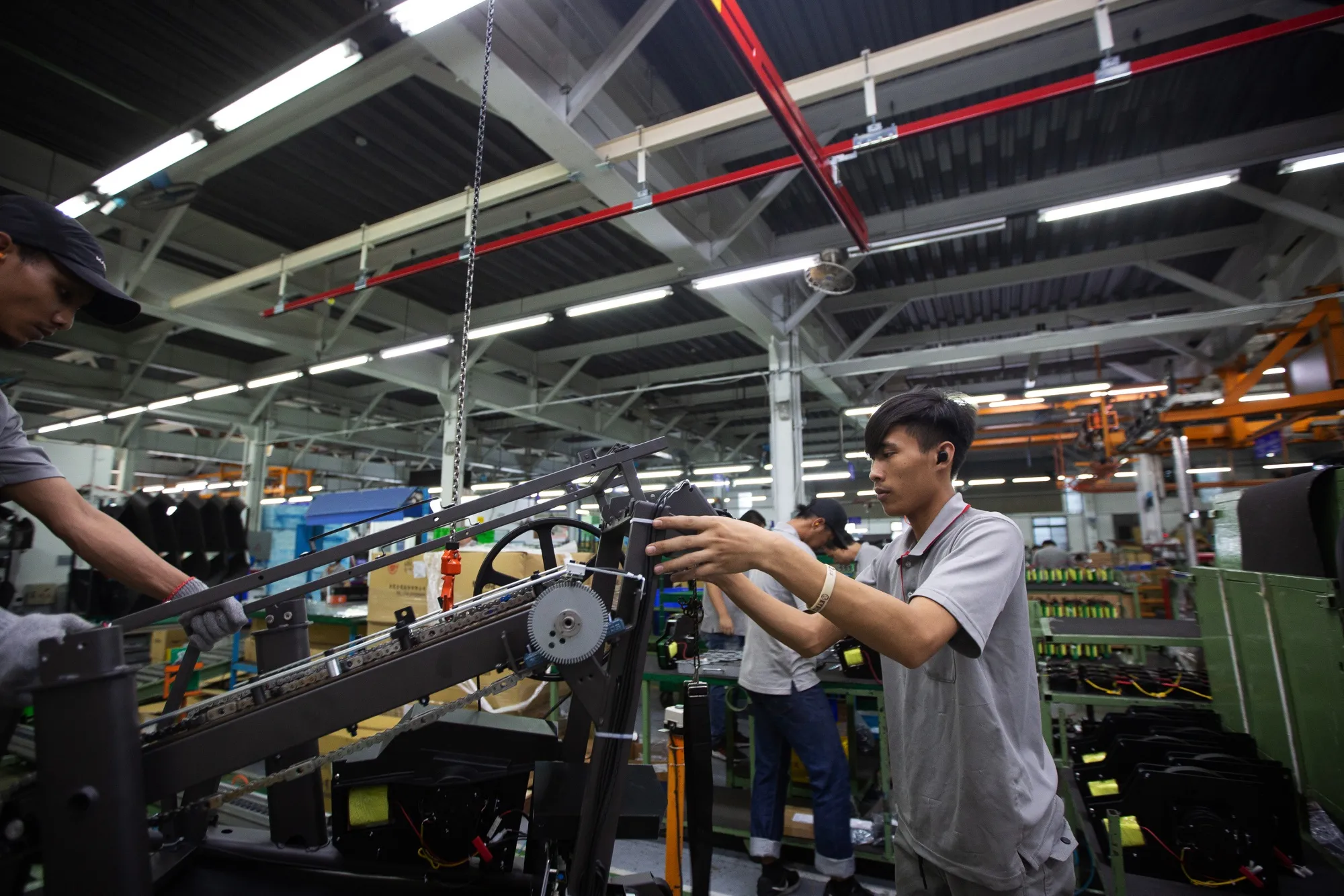 Taiwan Industrial Production Posts Surprise Fall on Weak Demand - Bloomberg
