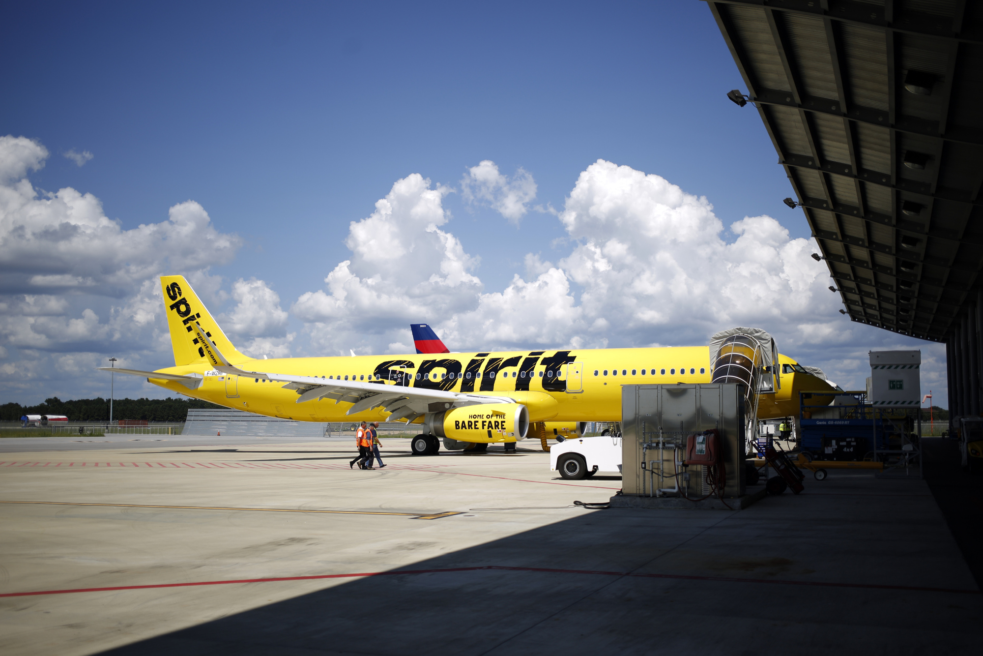 Airbus Wins Tentative Spirit Airlines Order for 100 A320Neos - Bloomberg