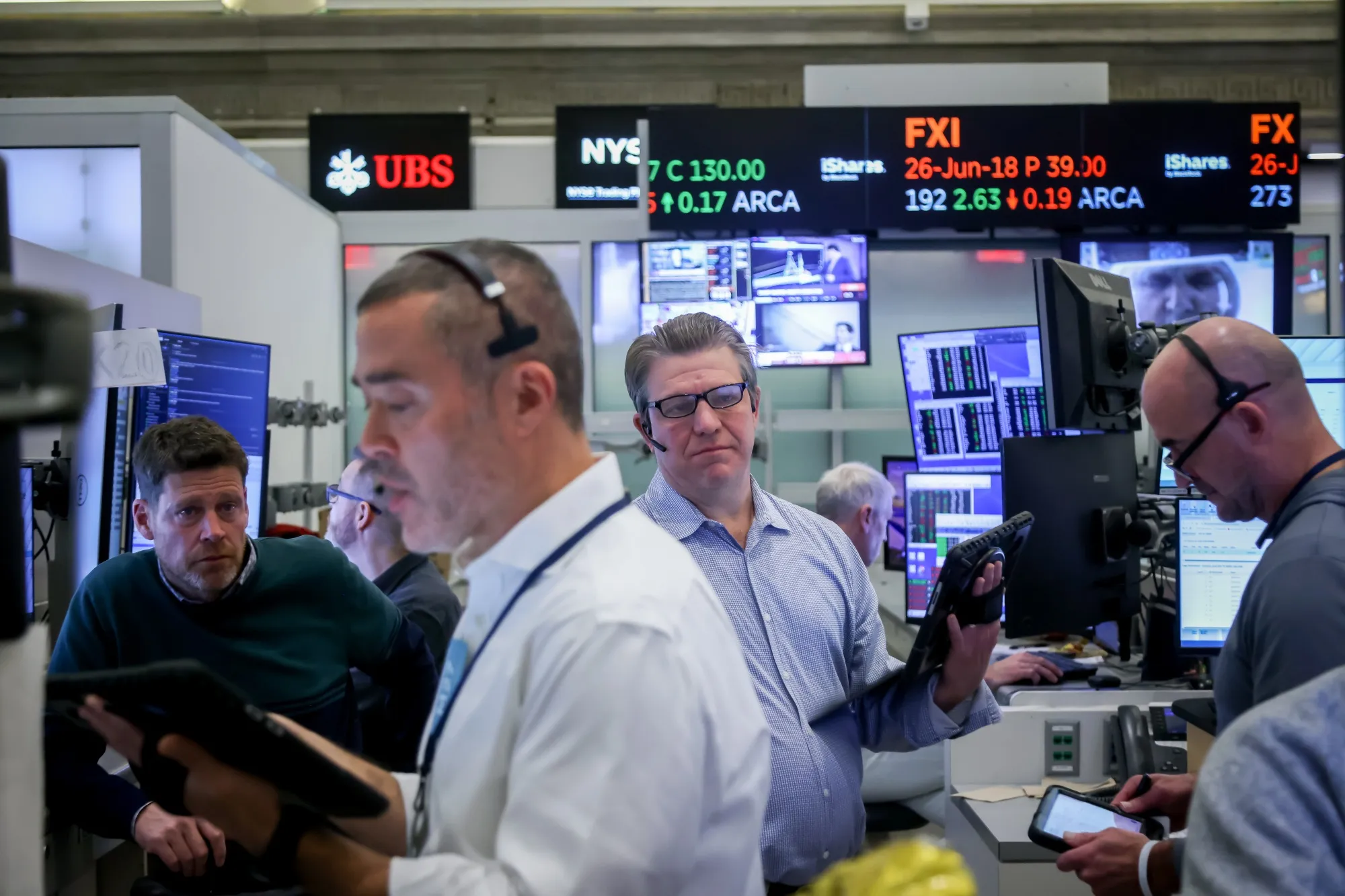 US Stocks Rise as Tech Shares Rebound, Traders Eye Economic Data ...