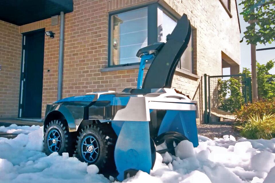 This Robot Is a Roomba for Your Lawn - Bloomberg