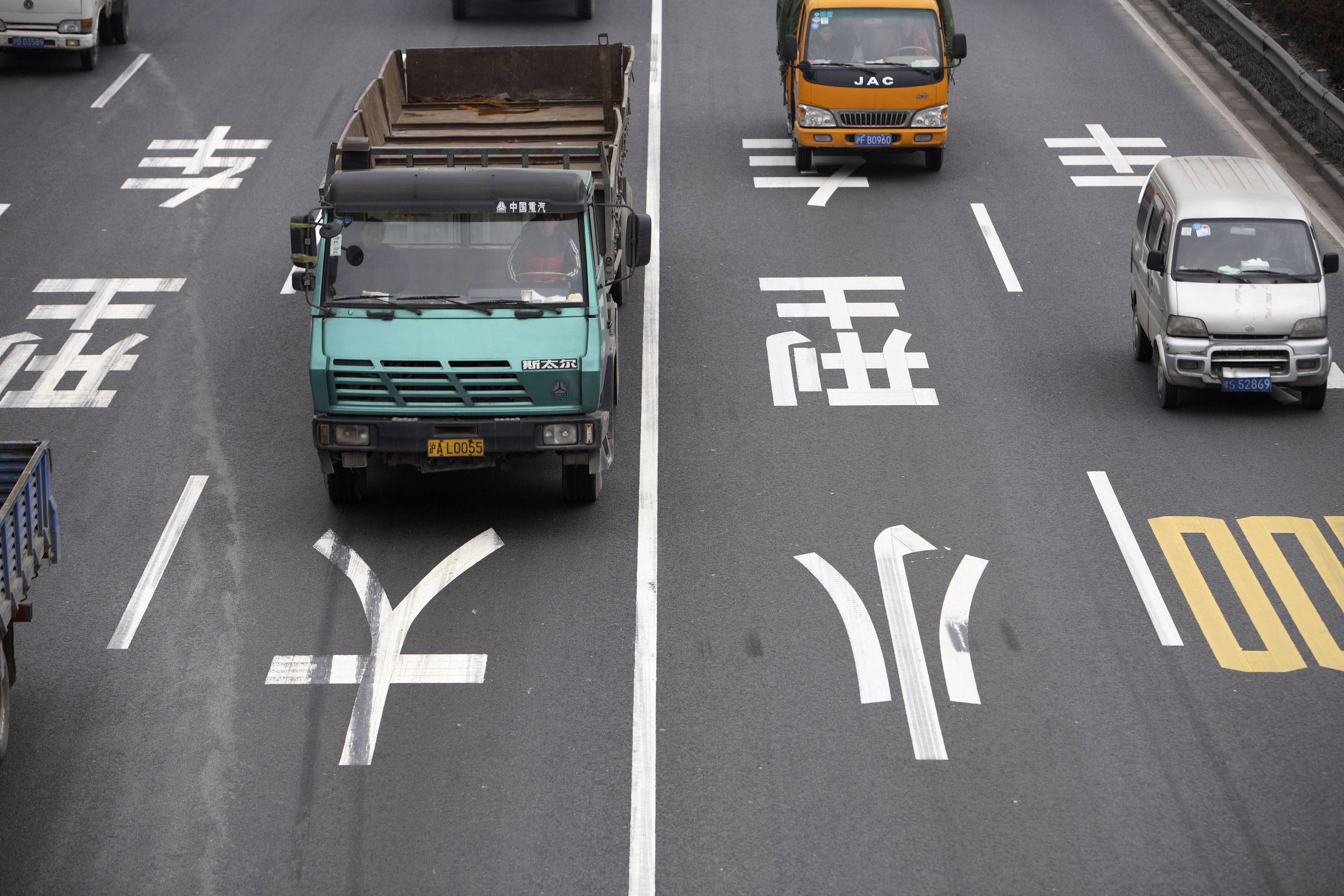 China Toll-Road Operator Uses Hedge-Fund Tactic in Risky Bet - Bloomberg