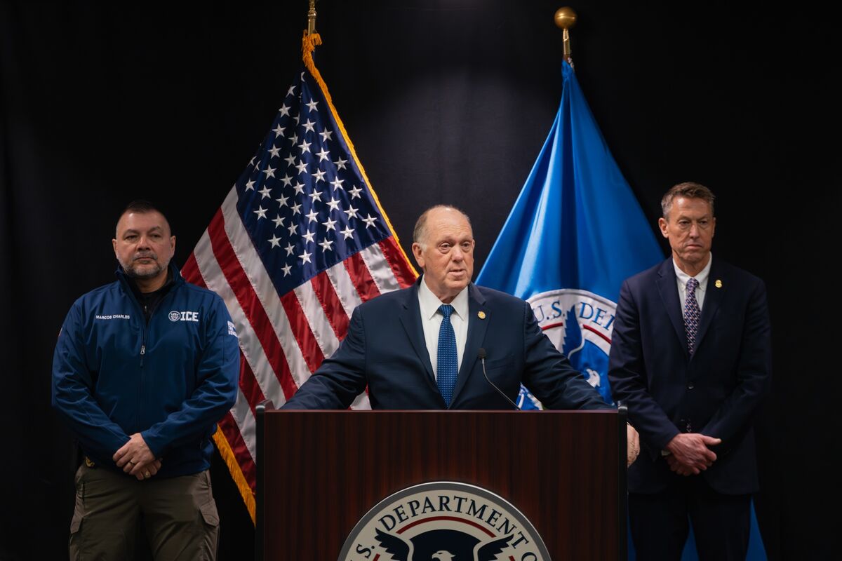 Senate, White House Look for a Way Out of ICE Funding Fight - Bloomberg