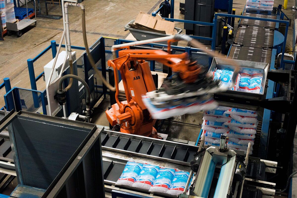 Robots Are Slashing U.S. Wages and Worsening Pay Inequality - Bloomberg