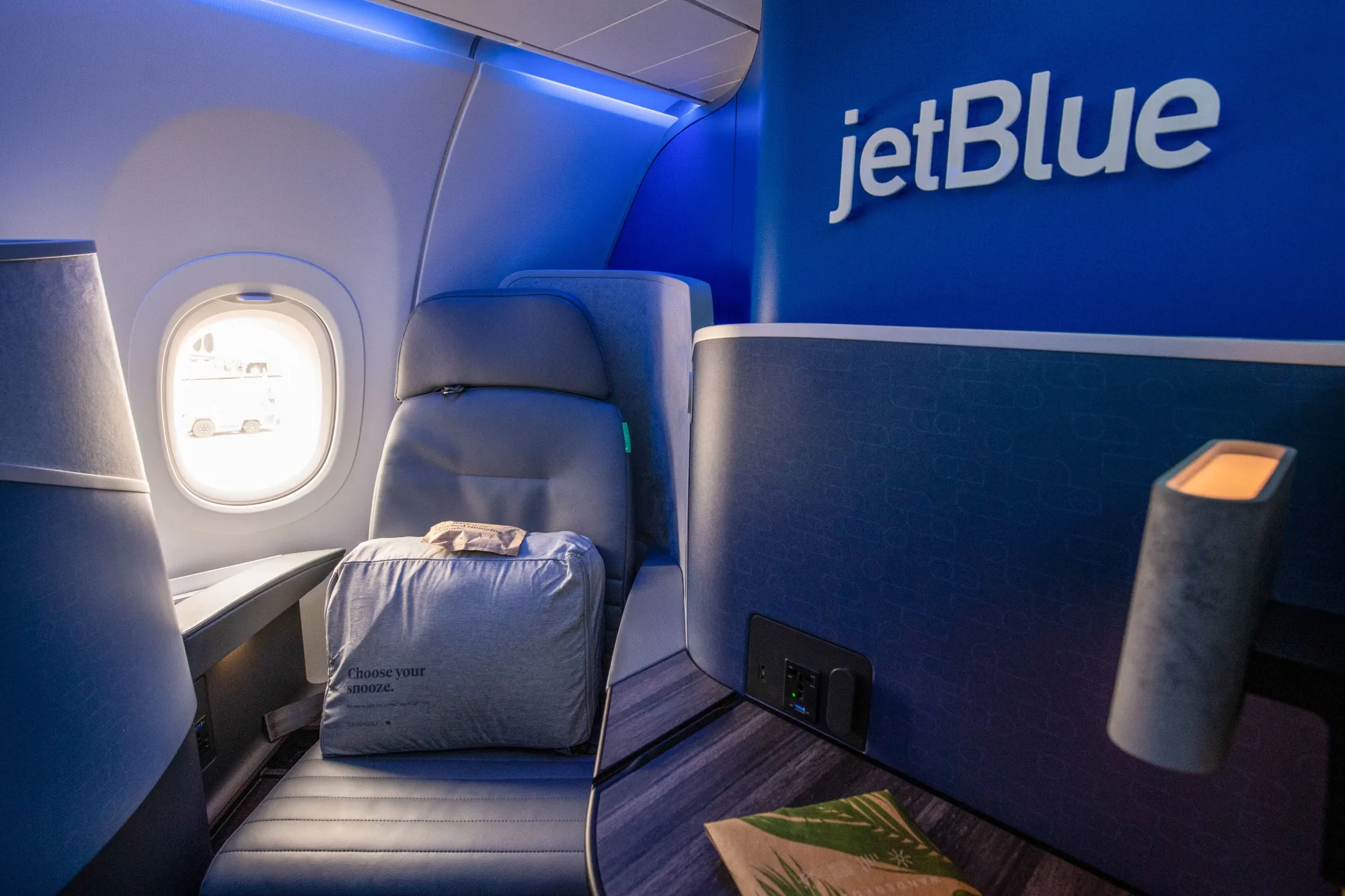 JetBlue Flights NYC to Paris Start at $479, Undercutting Delta ...