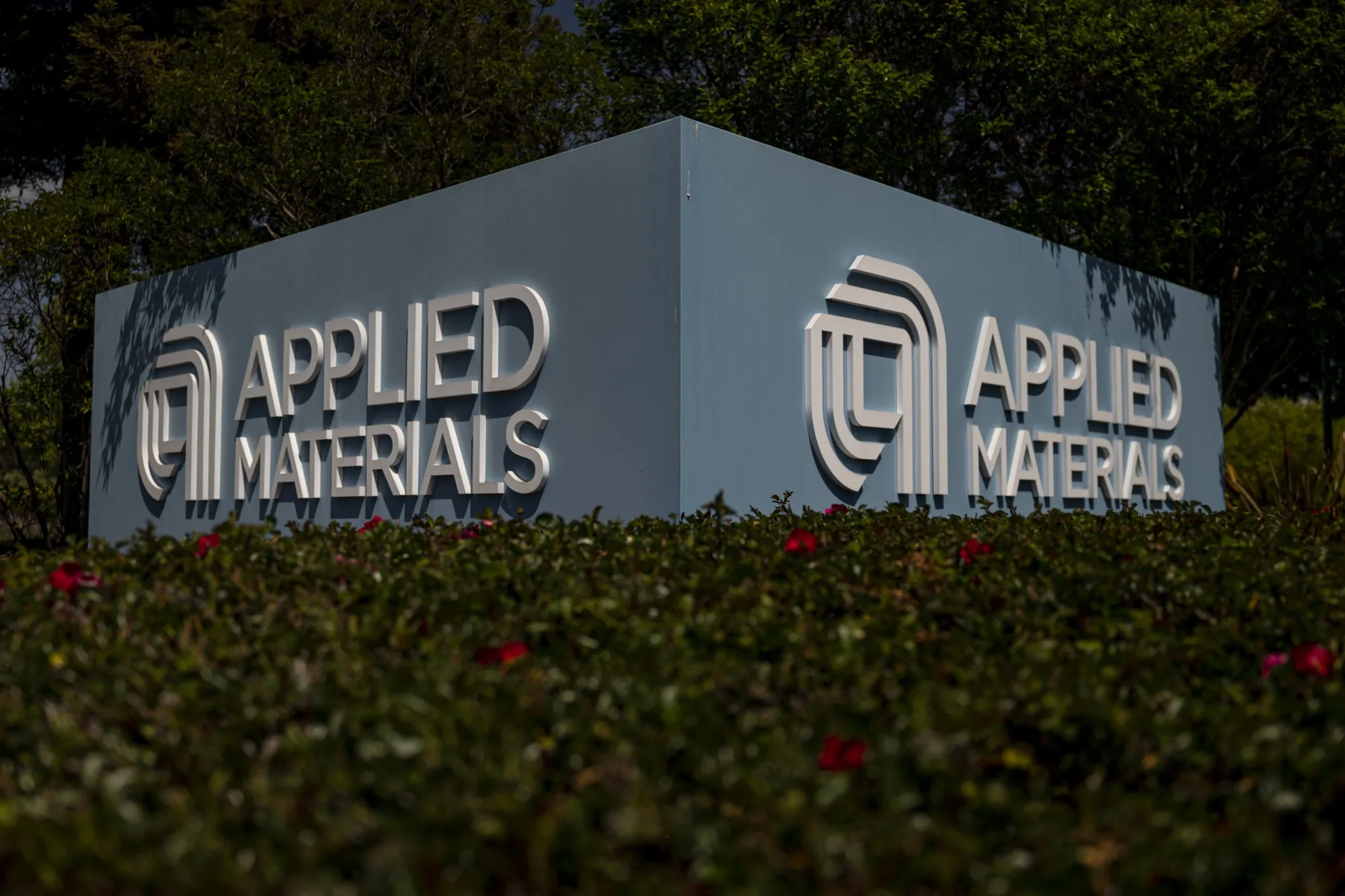 US Extends Investigation Into Chip-Gear Maker Applied Materials - Bloomberg
