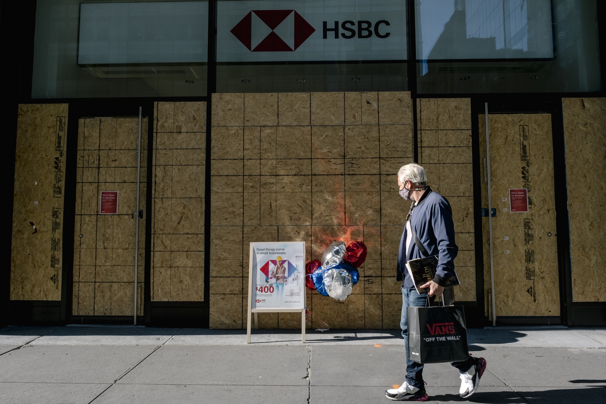 HSBC Mulls Exiting U.S. Retail Banking Completely, FT Says - Bloomberg