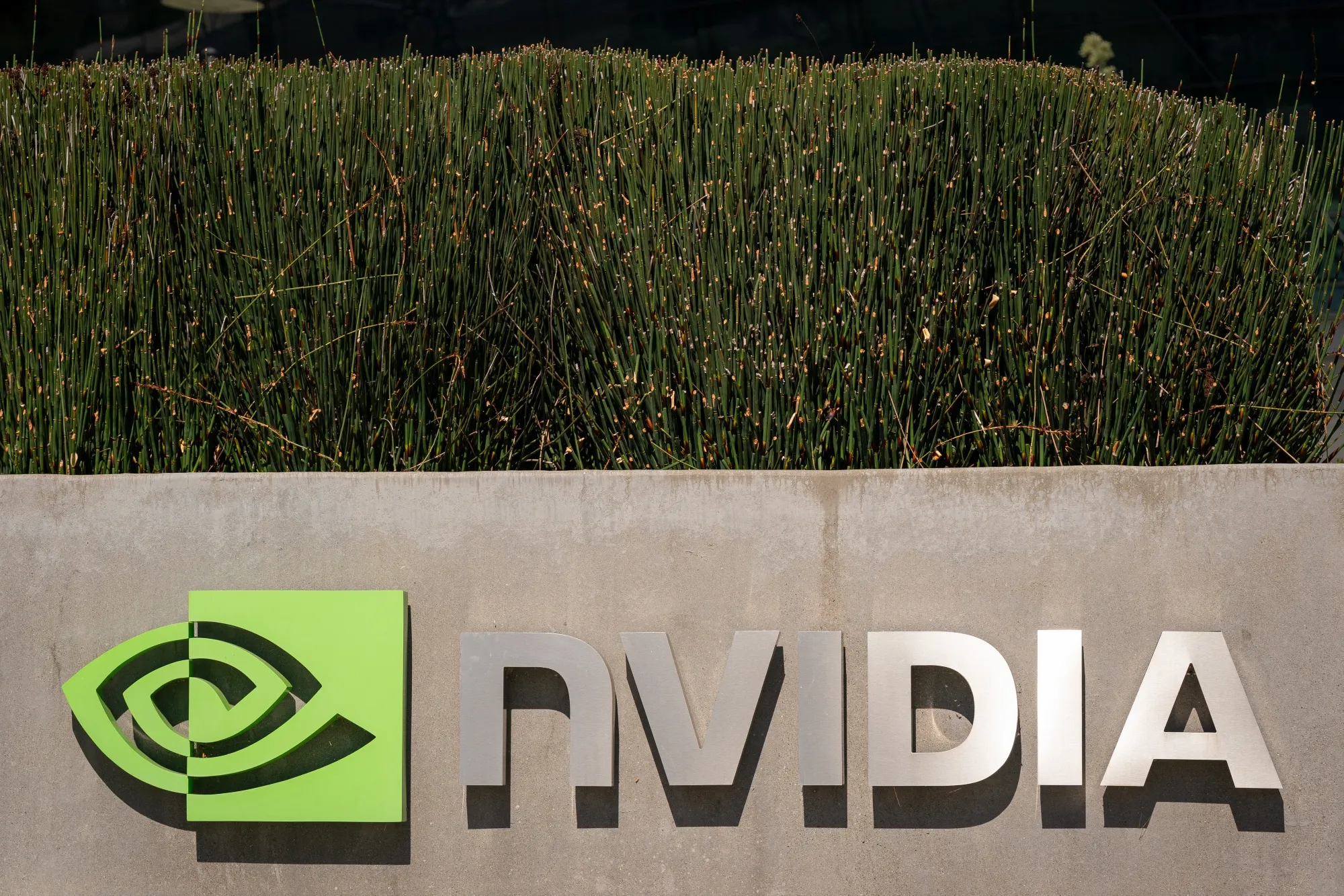 Nvidia pierde US$240.000 millones capitalización de mercado - Bloomberg