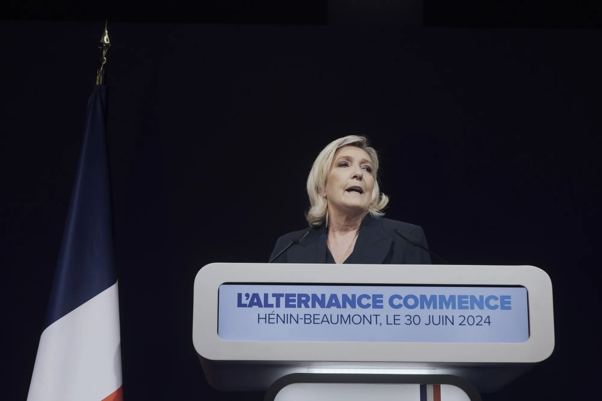 Le Pen Denounces Rivals’ Efforts to Keep Far Right From Power - Bloomberg
