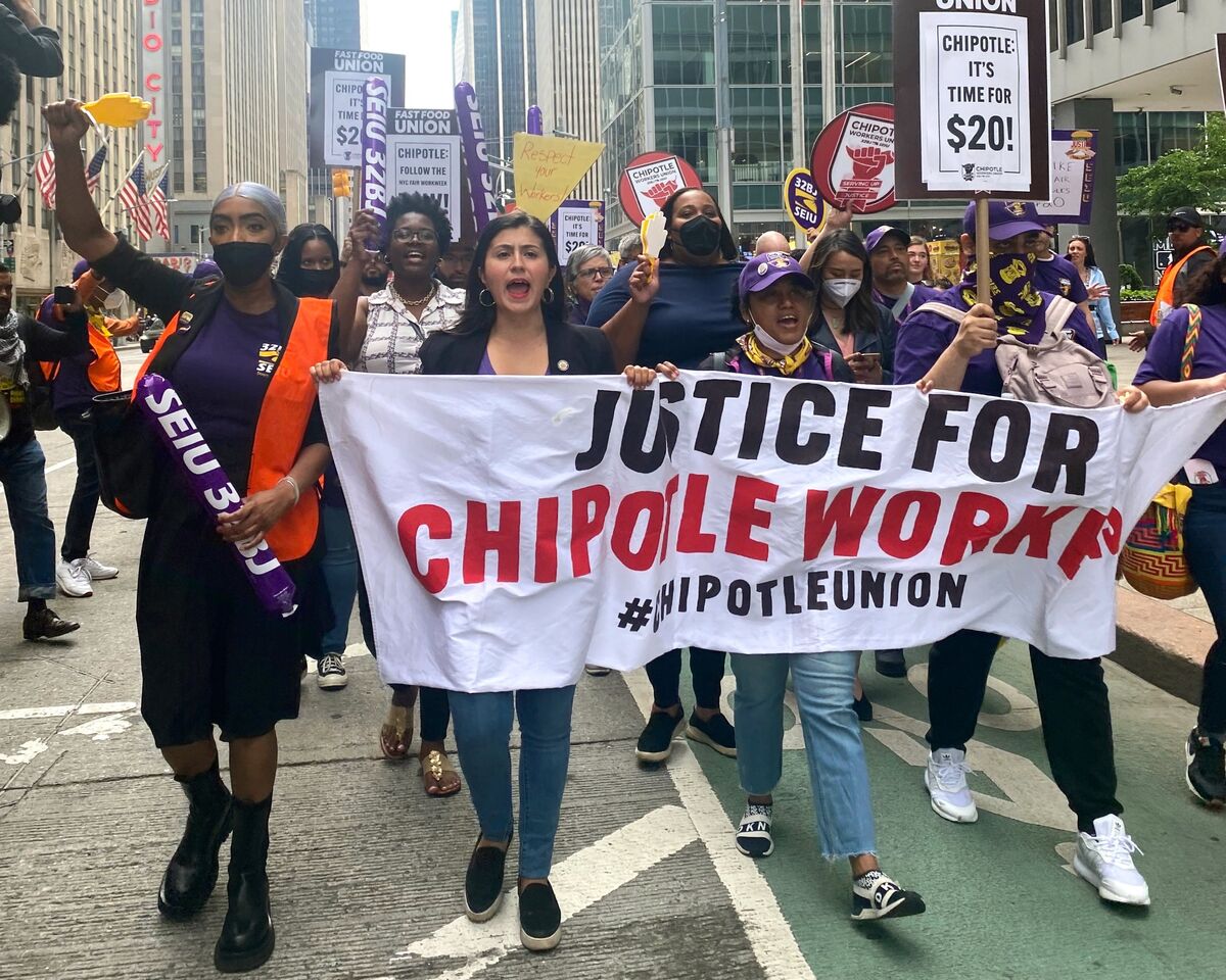 Eleven Arrested at Chipotle Worker Rally in Manhattan - Bloomberg