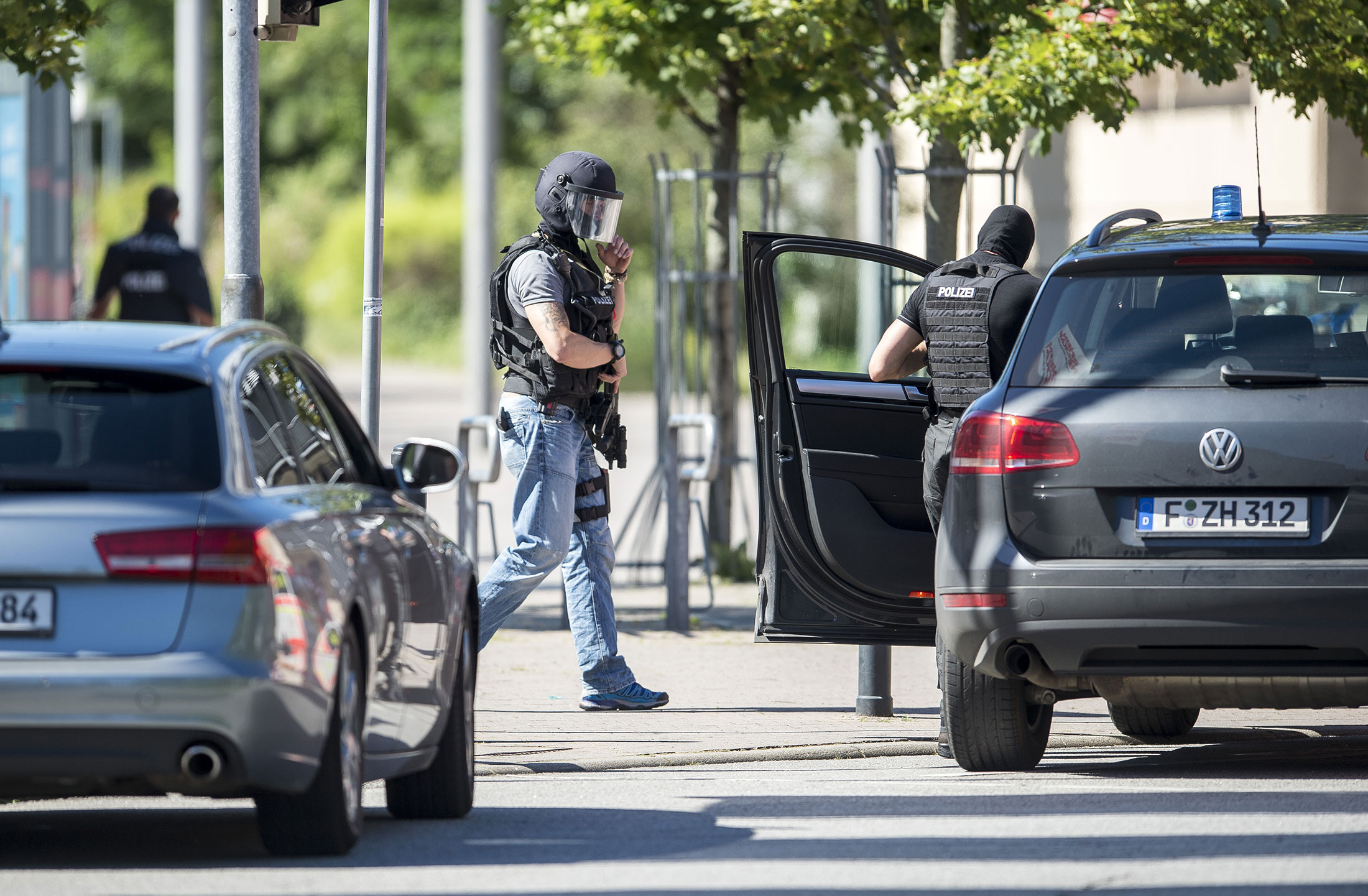Armed Man Killed by German Police; No One Injured by Assailant - Bloomberg