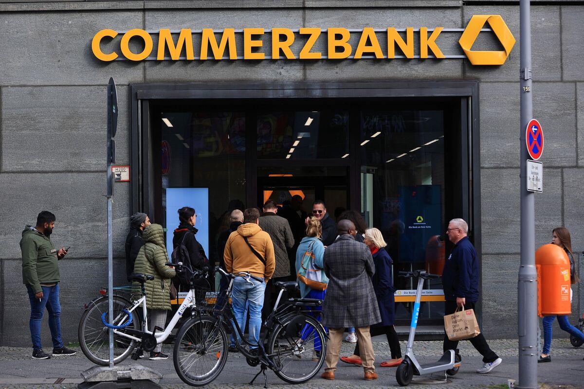 Commerzbank will nach langer Pause wieder Dividende zahlen - Bloomberg