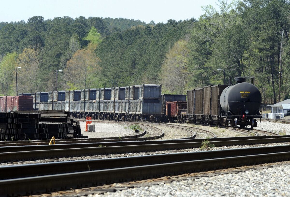 A Train Full of Poop From New York Is Stranded in a Tiny Alabama Town ...