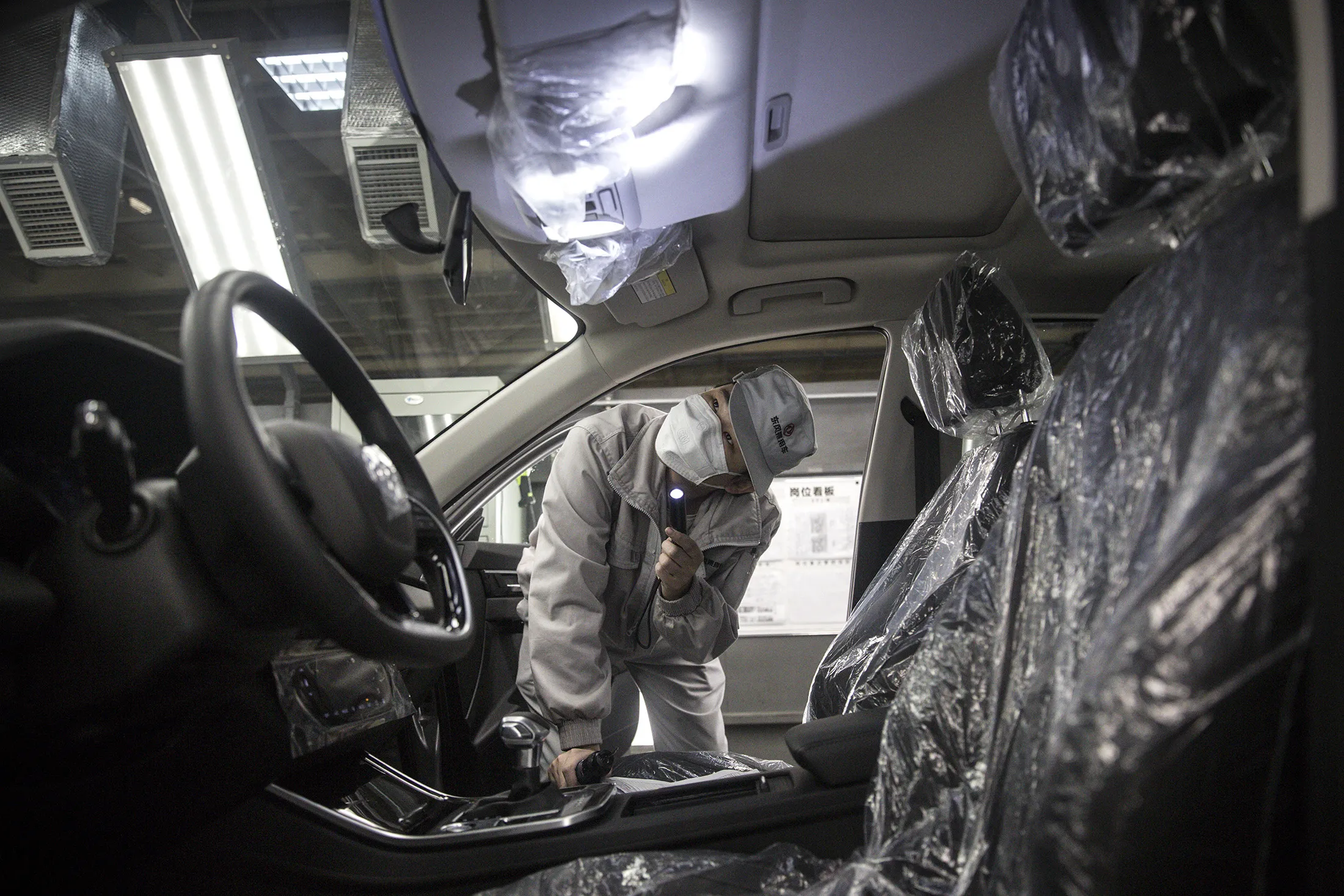 Auto Output Recovery May Be in China's Hands After Chip Woes - Bloomberg